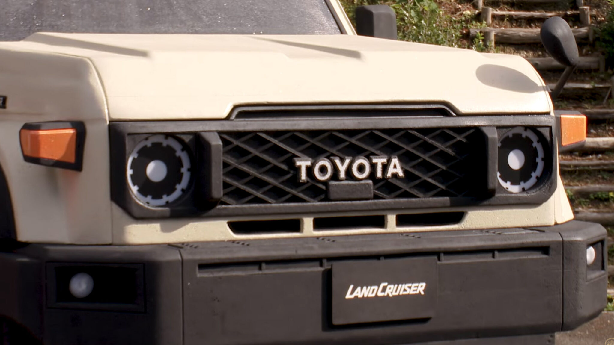 Foam Cruiser: Life-Size Toyota Land Cruiser 70 Prototype Crafted From ...