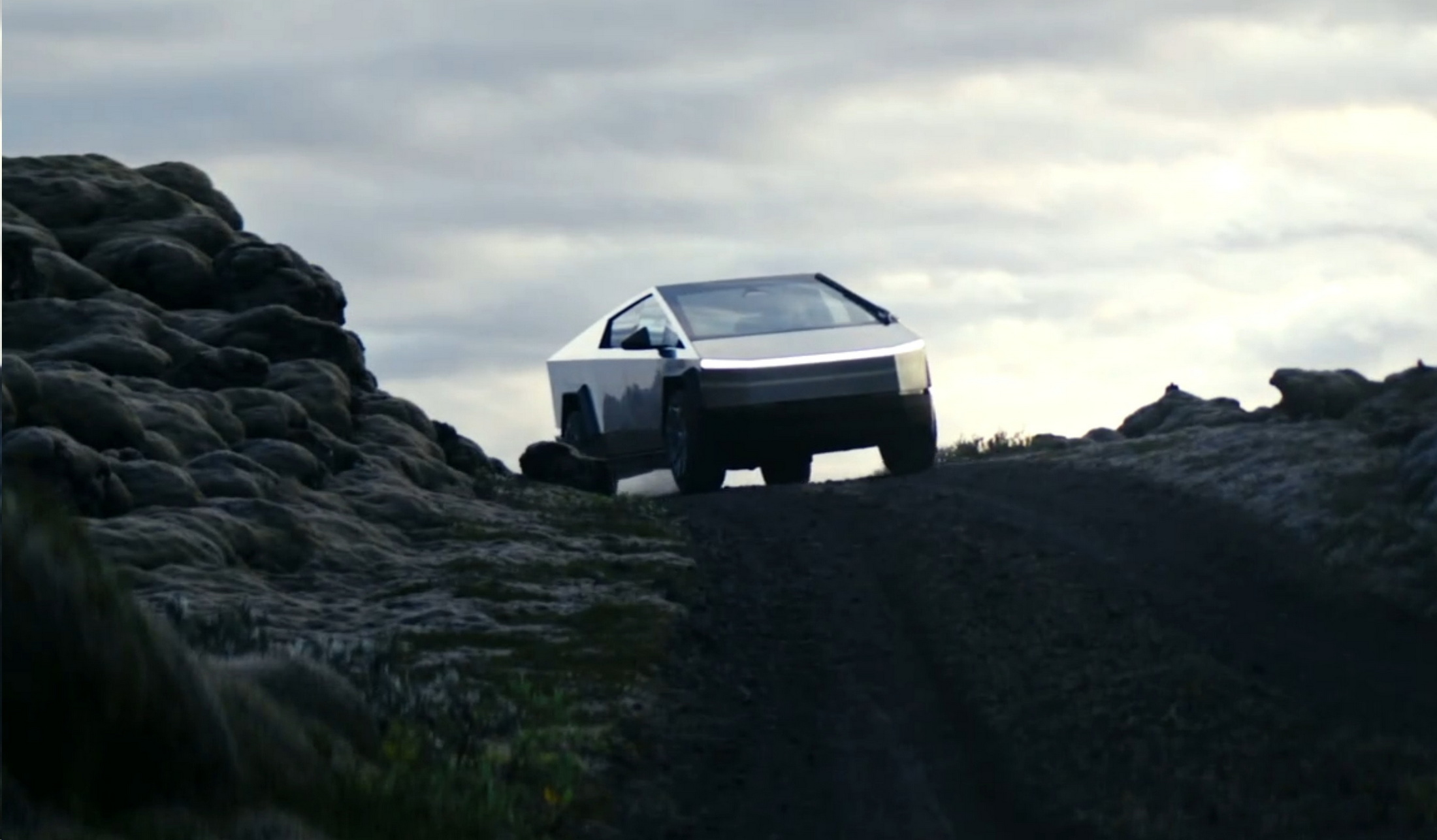 The Tesla Cybertruck Is Bulletproof, Faster Than A 911 While Towing A ...