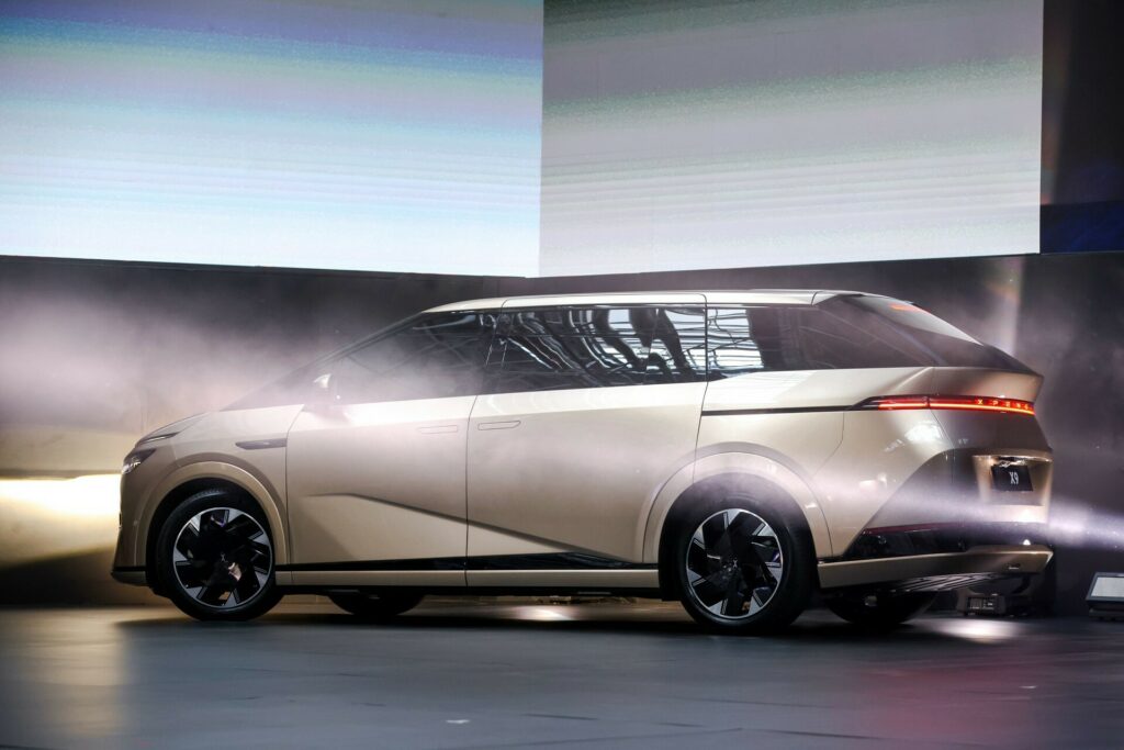 Xpeng X9 Debuts As Another Electric, Luxury Van For China | Carscoops