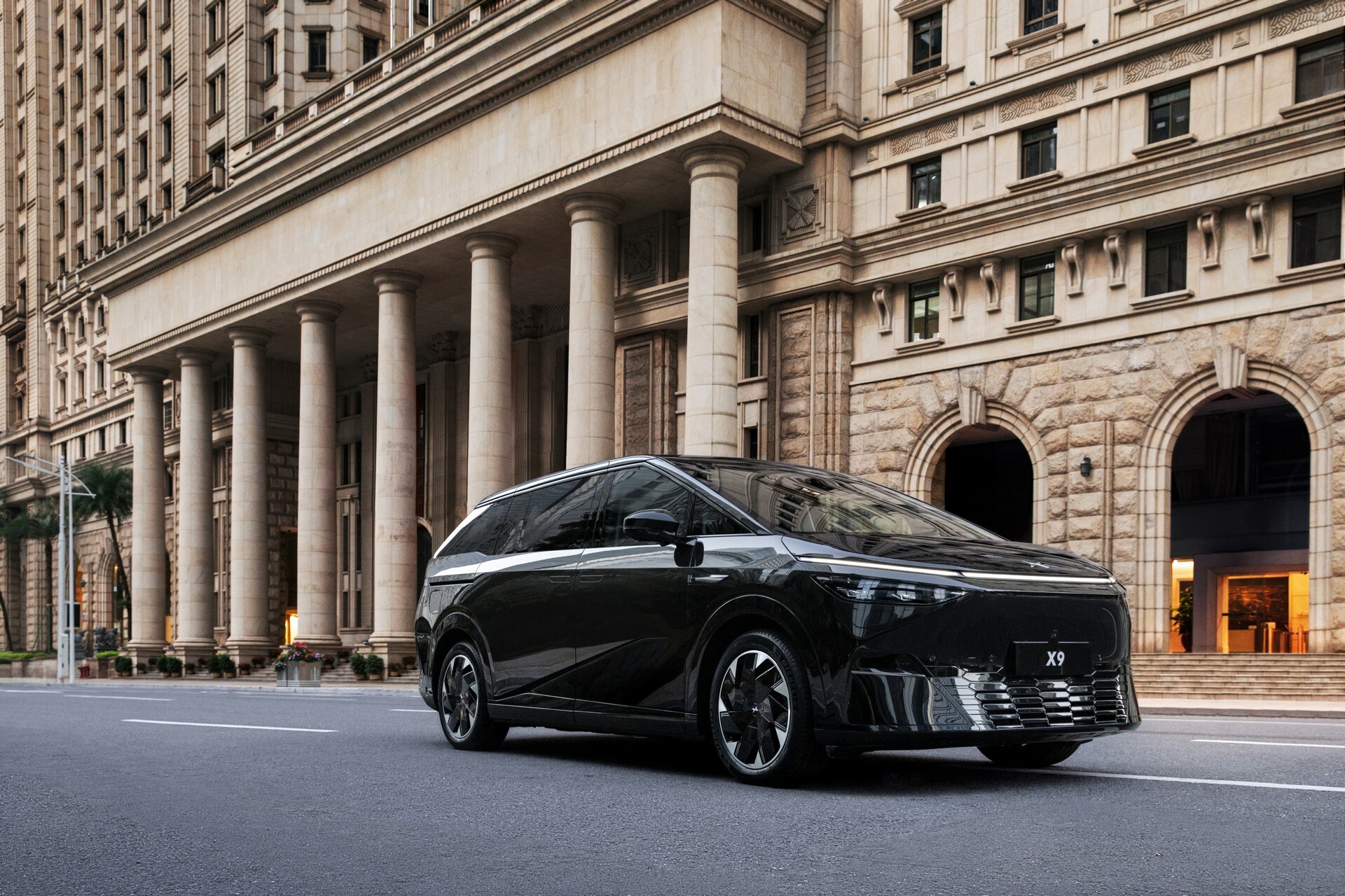Xpeng X9 Debuts As Another Electric, Luxury Van For China | Carscoops