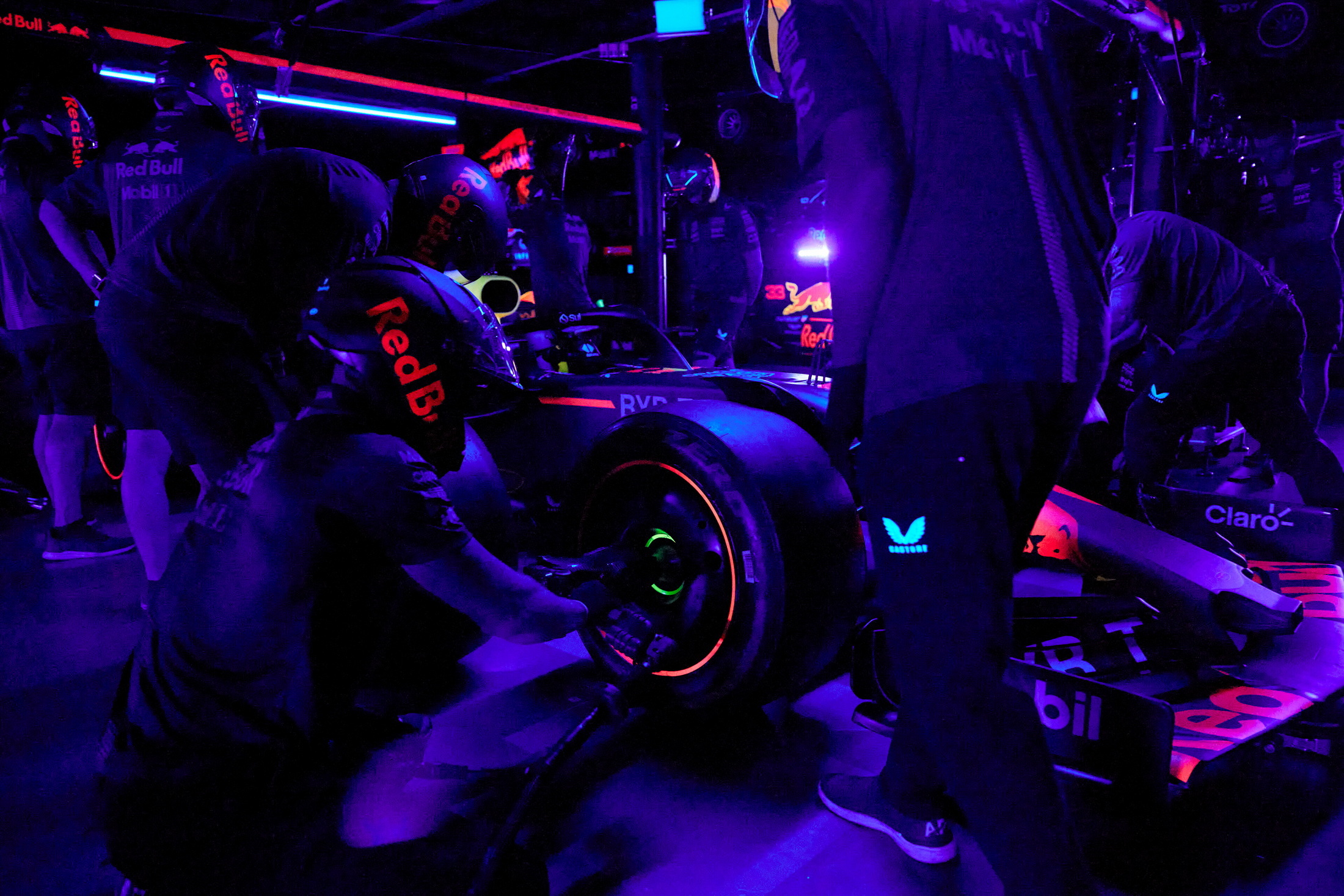 Can Red Bull’s F1 Team Perform A Pit Stop In Complete Darkness? | Carscoops