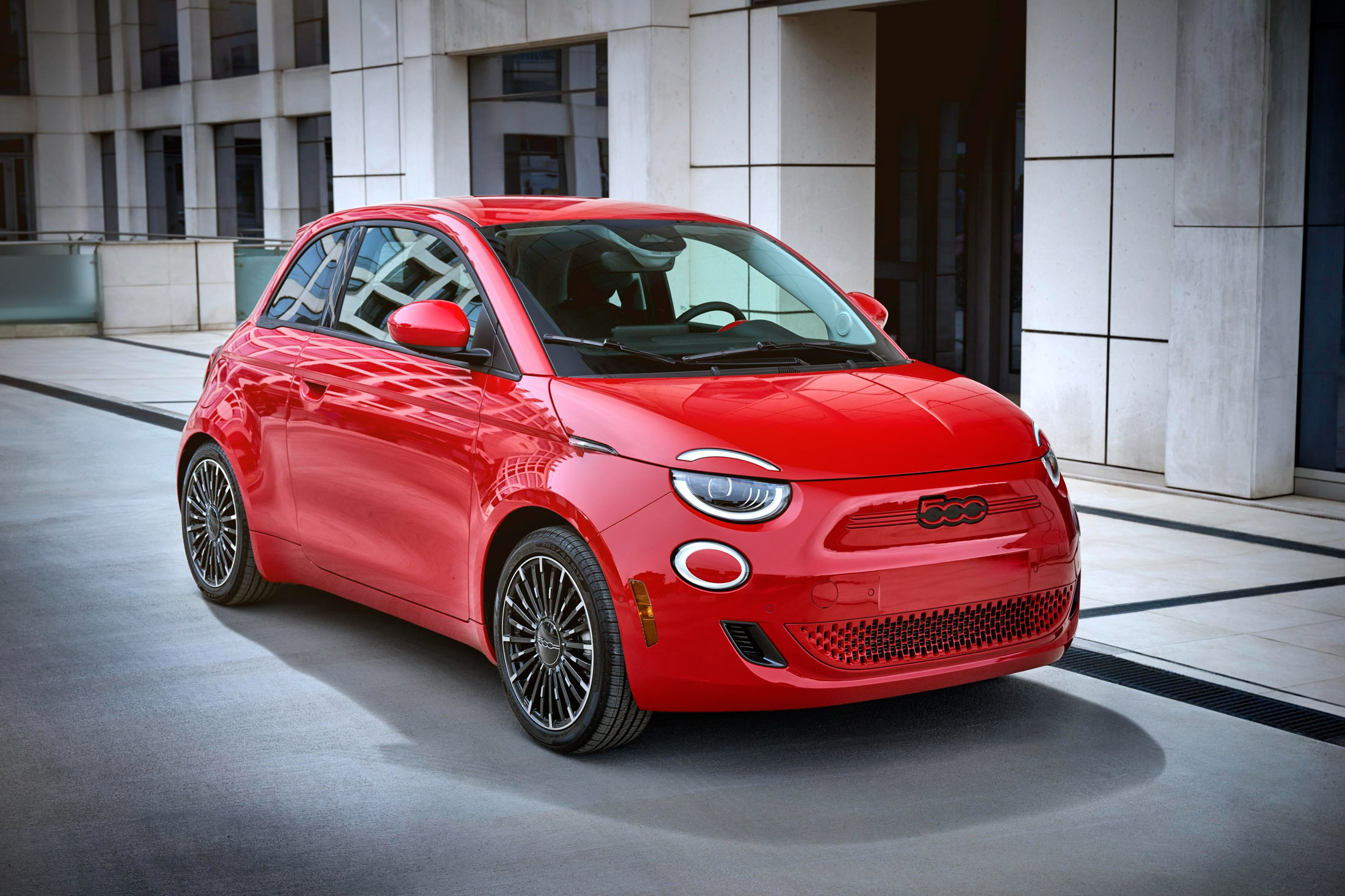 America’s 2024 Fiat 500e Has A 149-Mile Range – Almost Twice As Long As ...