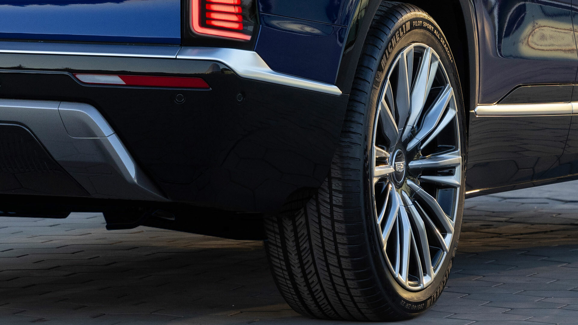 2026 Cadillac Vistiq Is The Escalade IQ’s Smaller 3-Row Brother | Carscoops