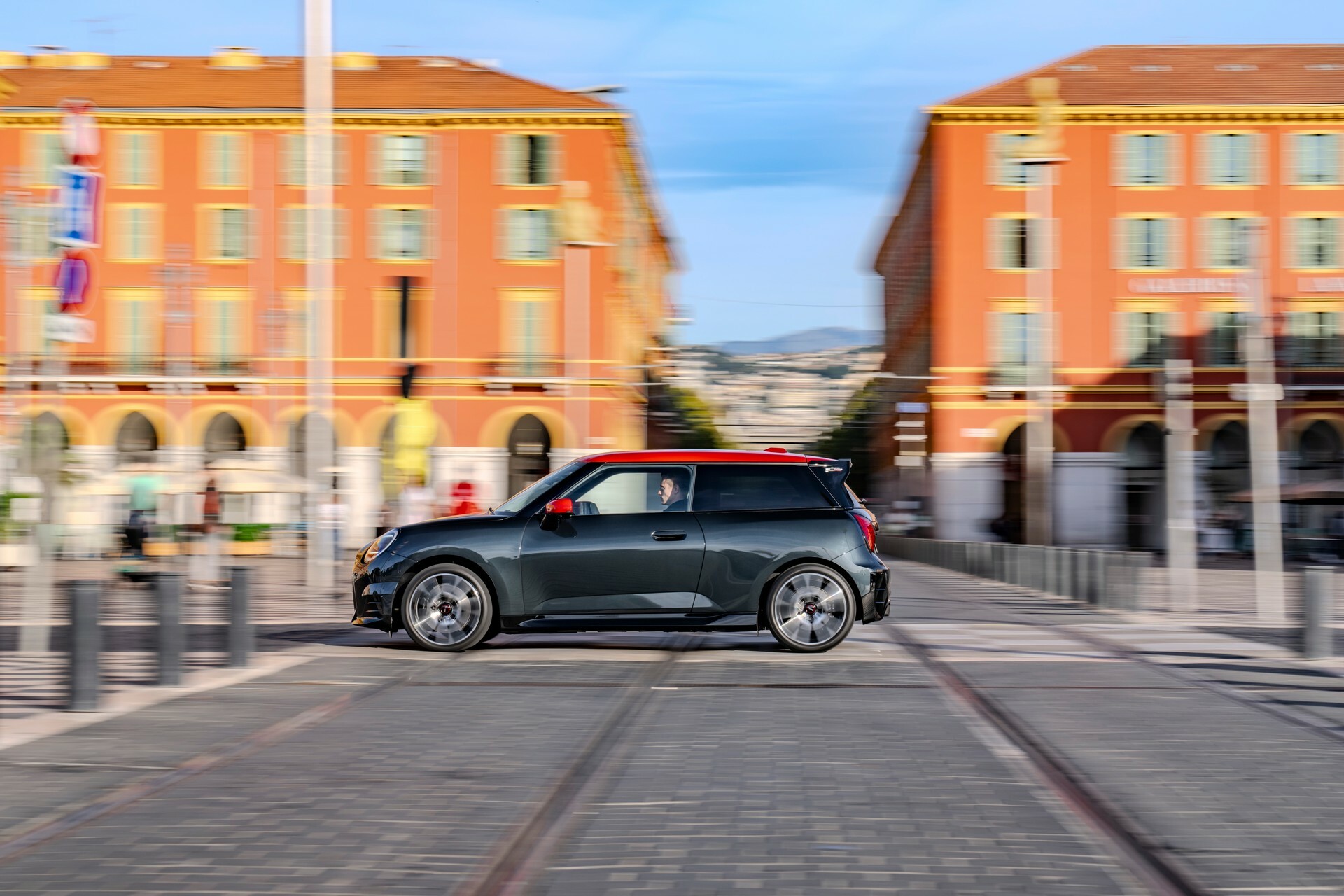 Electric 2025 Mini Cooper SE Gets John Cooper Works Looks, But No Extra ...