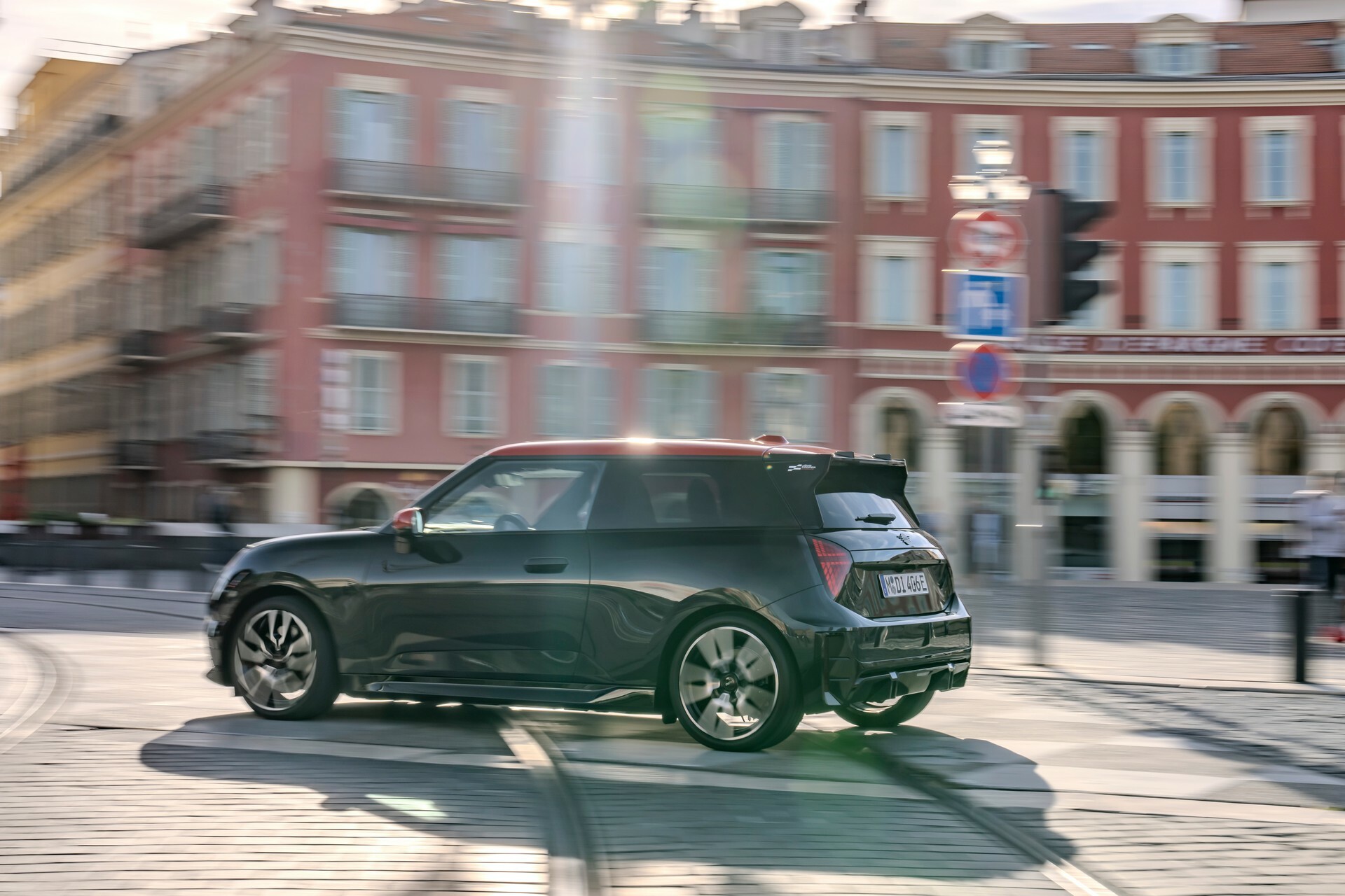 Electric 2025 Mini Cooper SE Gets John Cooper Works Looks, But No Extra ...