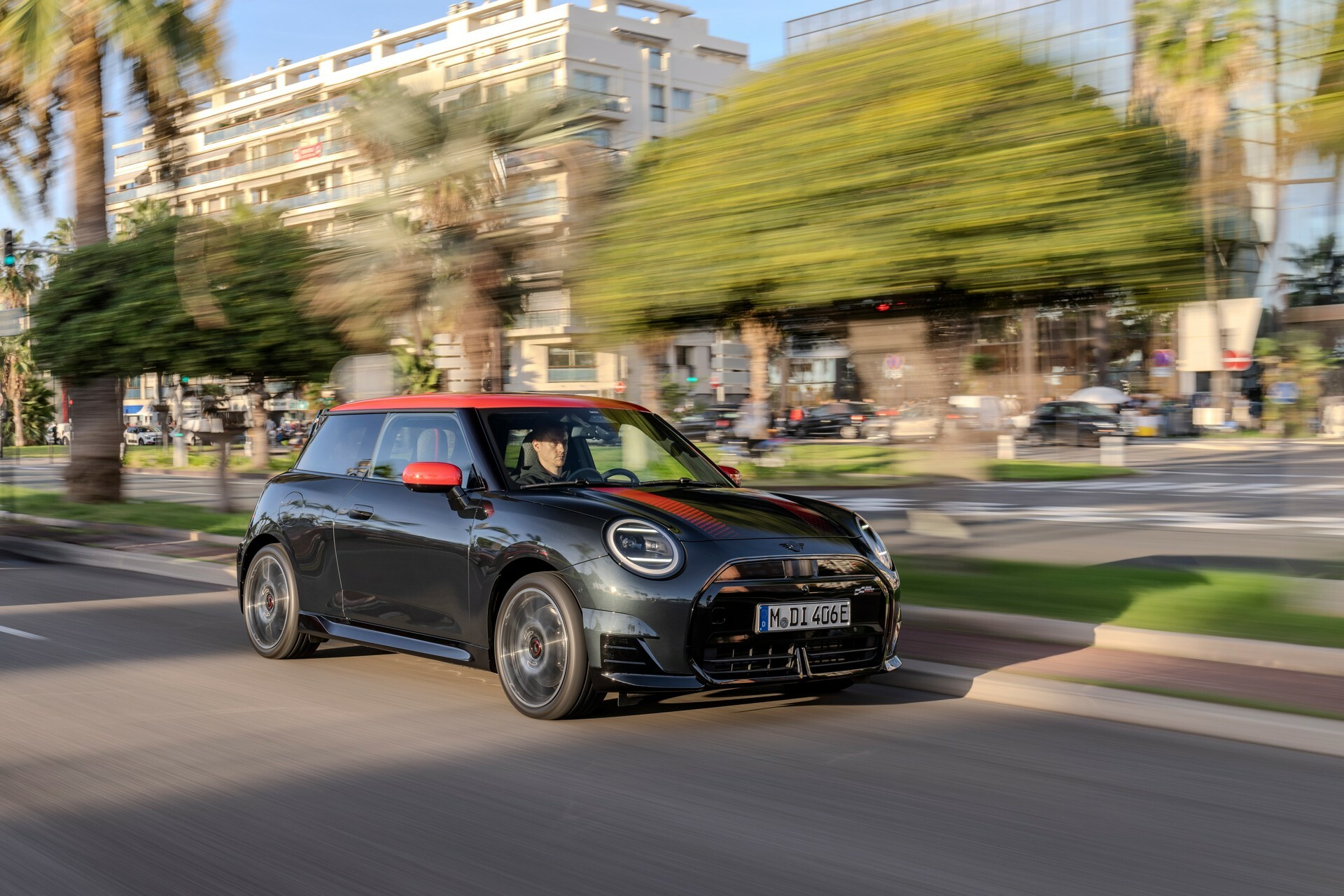 Electric 2025 Mini Cooper SE Gets John Cooper Works Looks, But No Extra ...