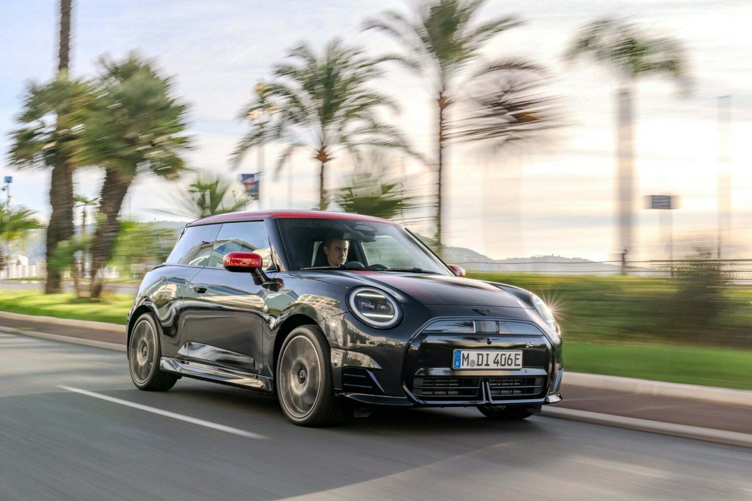 Electric 2025 Mini Cooper SE Gets John Cooper Works Looks, But No Extra ...