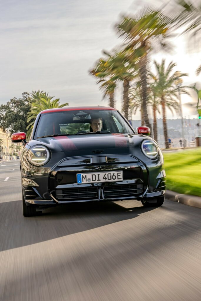Electric 2025 Mini Cooper SE Gets John Cooper Works Looks, But No Extra ...