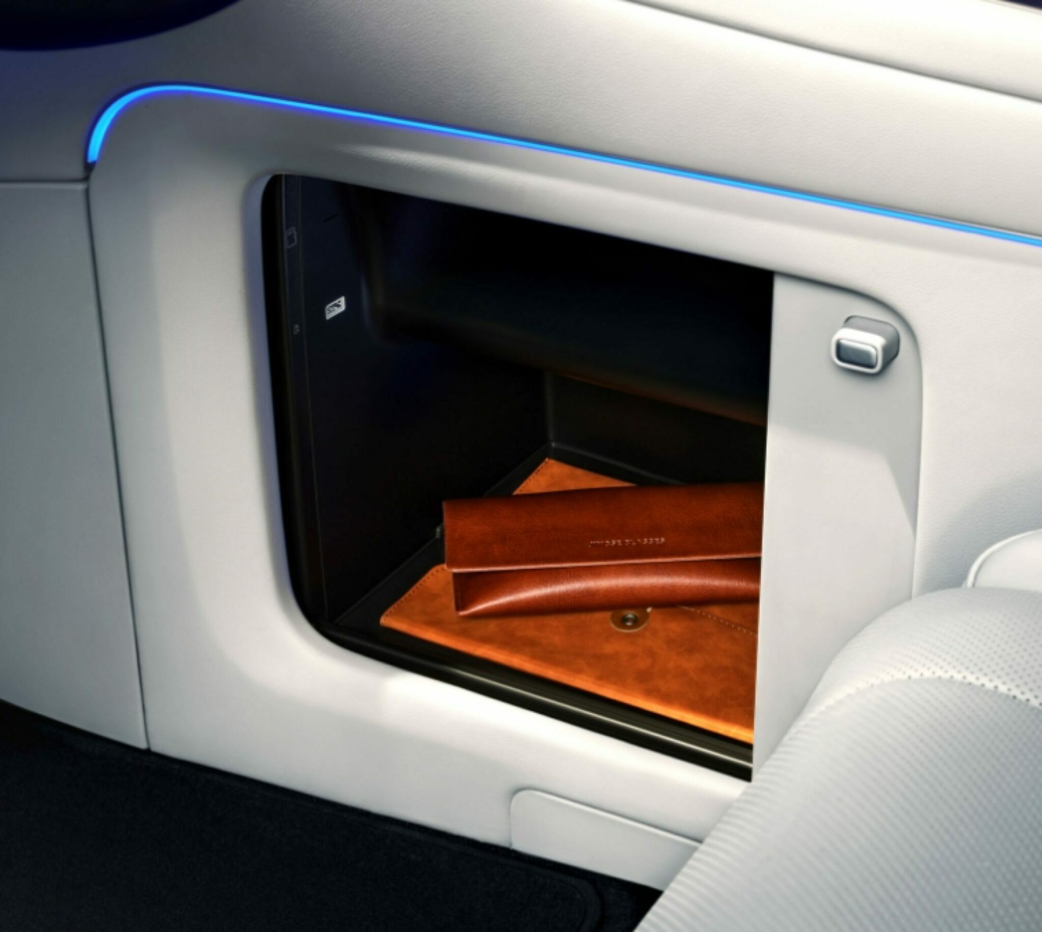 Huawei-Backed Aito M9 SUV Debuts In China With Screens Galore And ...