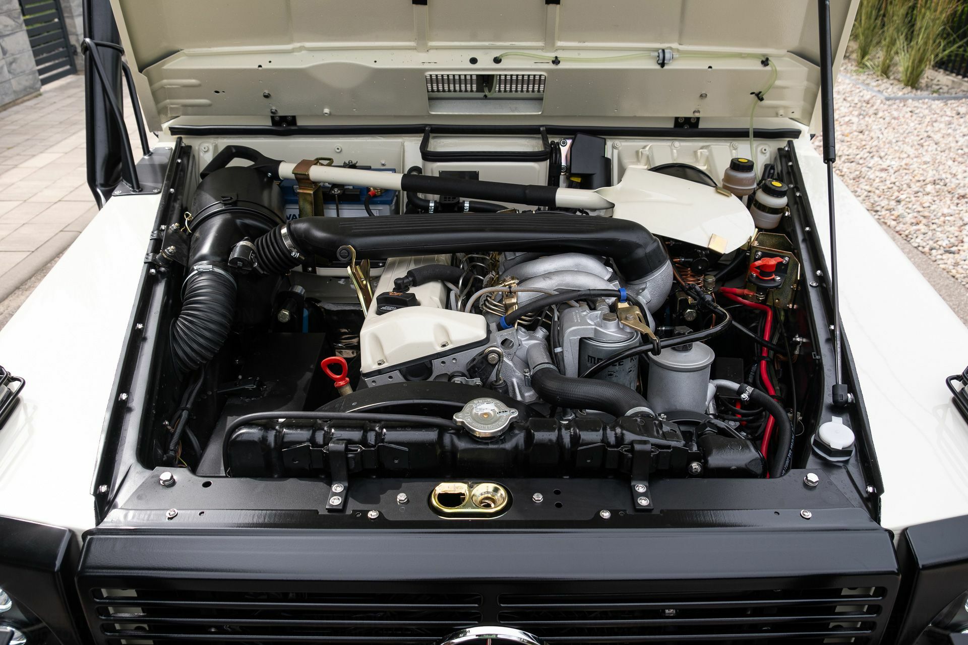 EMC’s Latest Mercedes G-Class Is A No-Frills Restomod That Looks Just ...