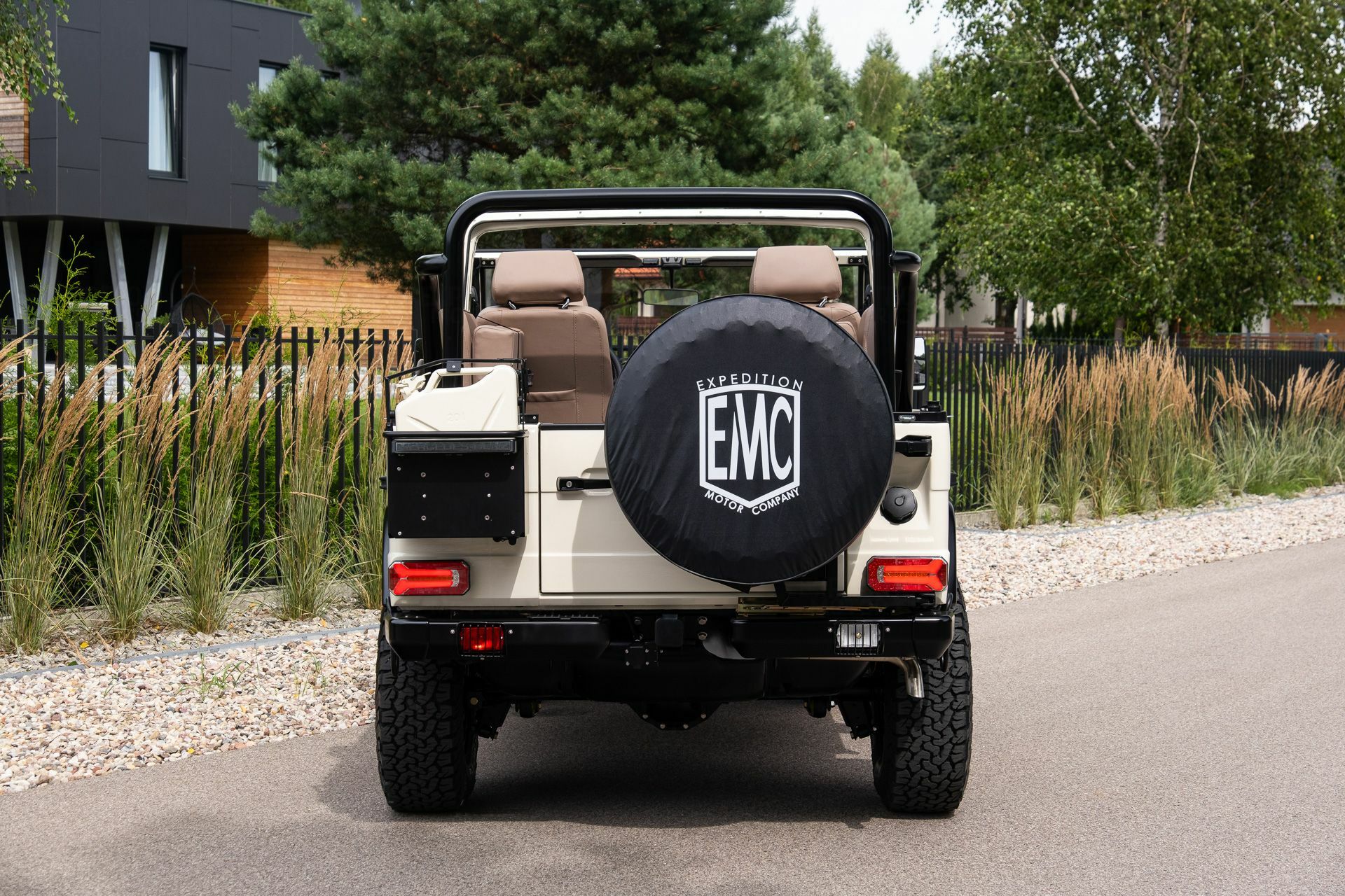 EMC’s Latest Mercedes G-Class Is A No-Frills Restomod That Looks Just ...