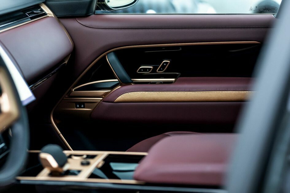 Manhart Creates Sinister Black And Gold Range Rover | Carscoops