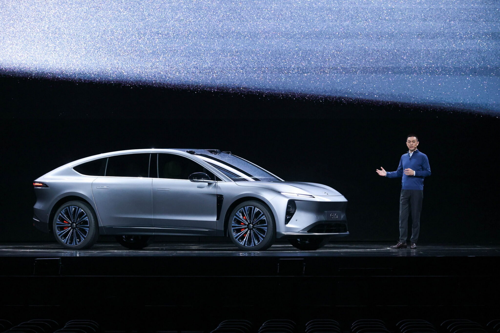 Nio ET9 Is A 900V Luxurious Flagship Sedan That Adds 160 Miles Of Range ...