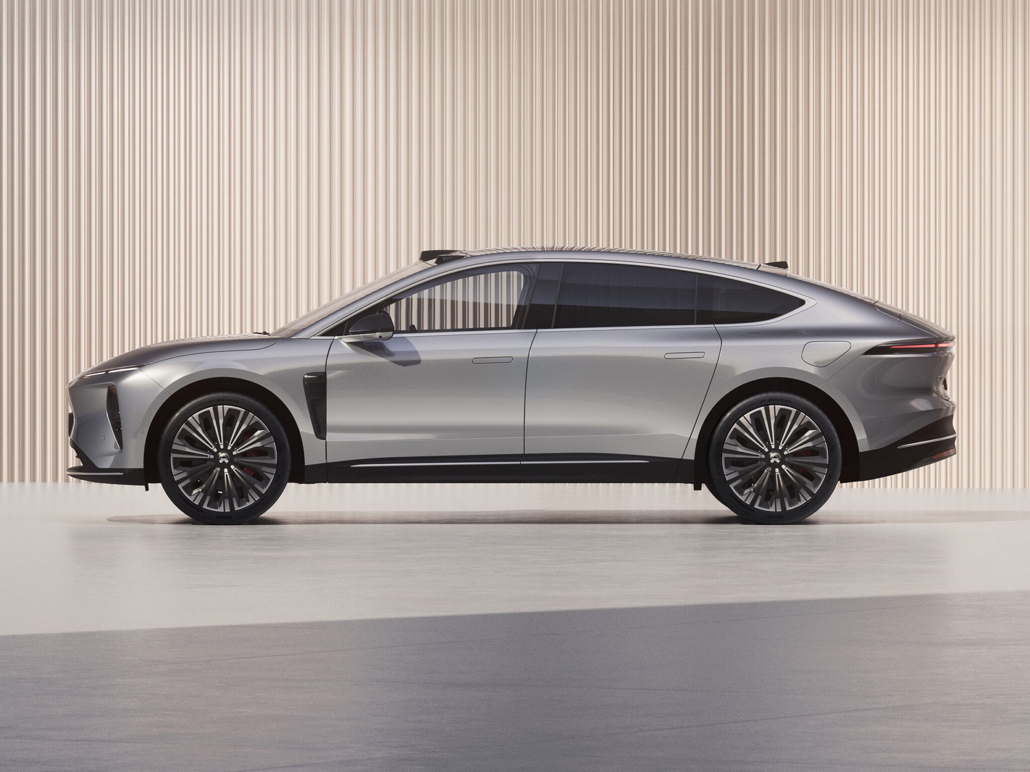 Nio ET9 Is A 900V Luxurious Flagship Sedan That Adds 160 Miles Of Range ...