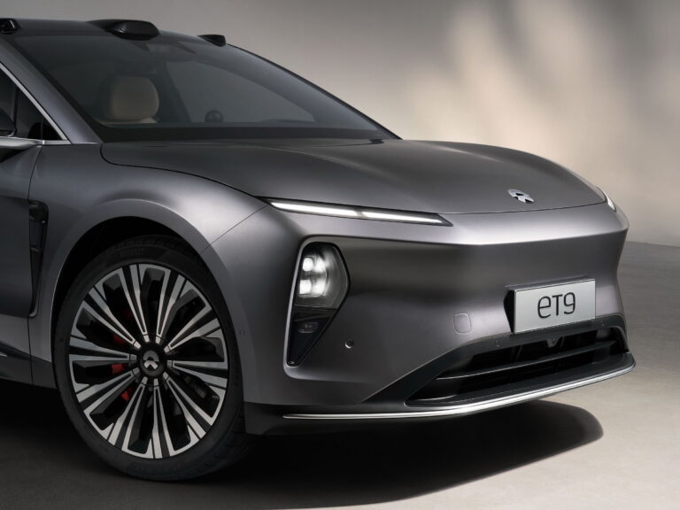 Nio ET9 Is A 900V Luxurious Flagship Sedan That Adds 160 Miles Of Range ...