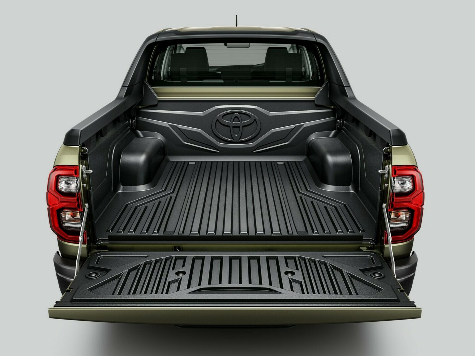 New Toyota Hilux Revo Rocco Is A Japanese Trailhunter With Flared ...