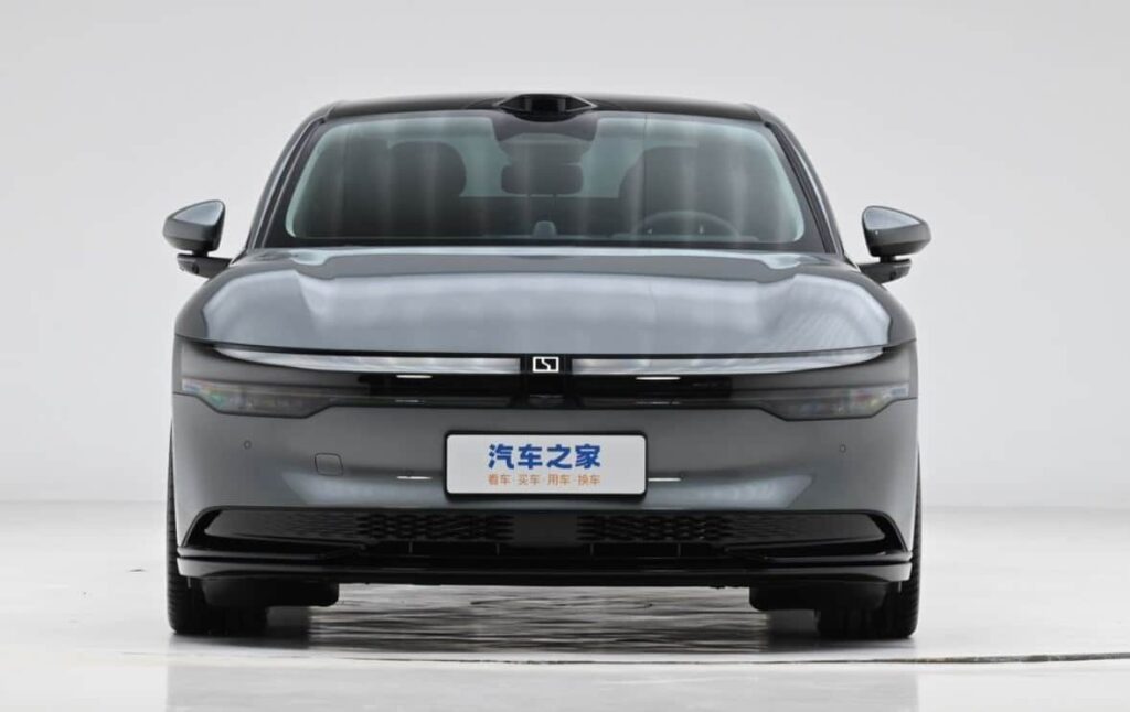 Zeekr 007 EV Flexes With 311-Mile Charge In 15 Minutes And 415-637 HP ...