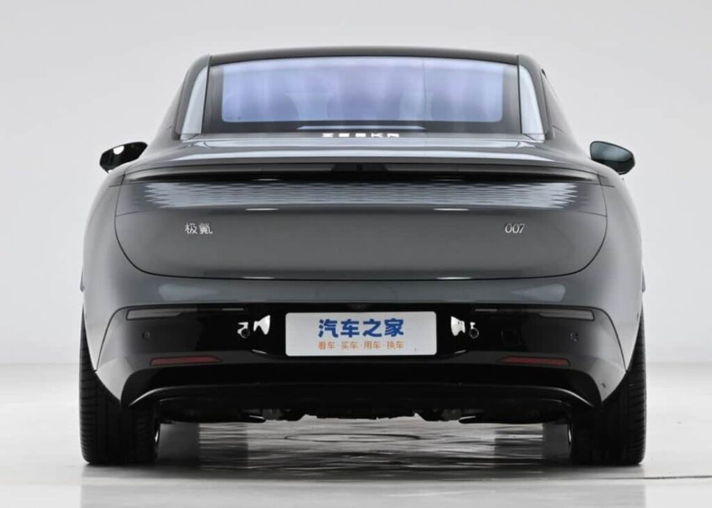 Zeekr 007 EV Flexes With 311-Mile Charge In 15 Minutes And 415-637 HP ...