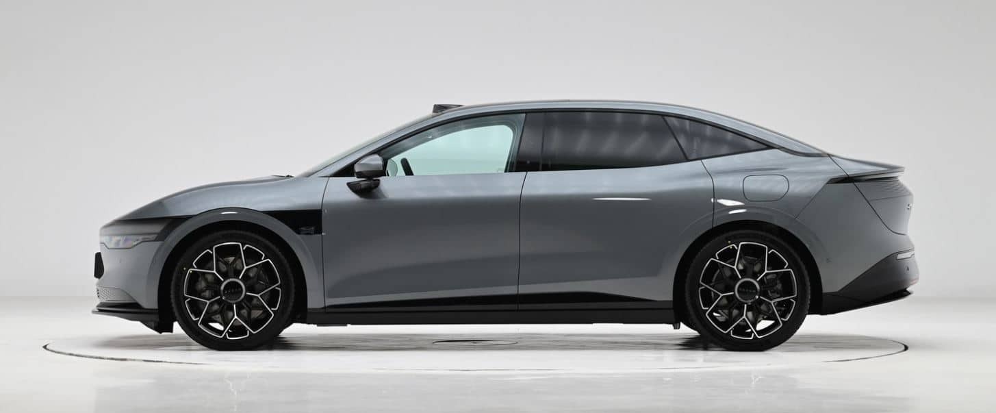 Zeekr 007 EV Flexes With 311-Mile Charge In 15 Minutes And 415-637 HP ...