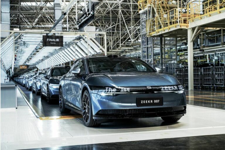 Zeekr 007 EV Flexes With 311-Mile Charge In 15 Minutes And 415-637 HP ...