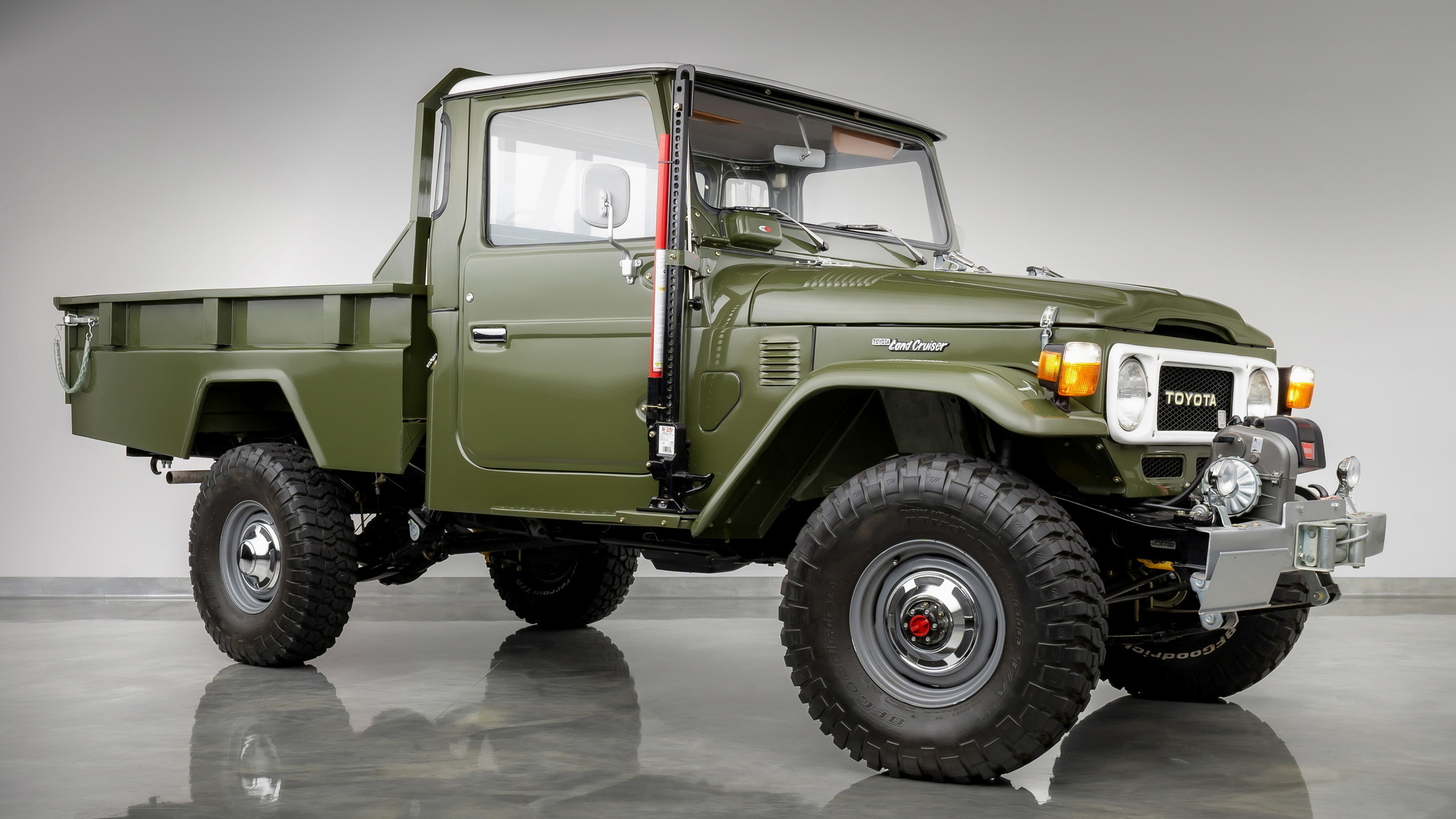 Toyota Land Cruiser Fj45 RC 1/12 TOYOTA LAND CRUISER Pick Up FJ45