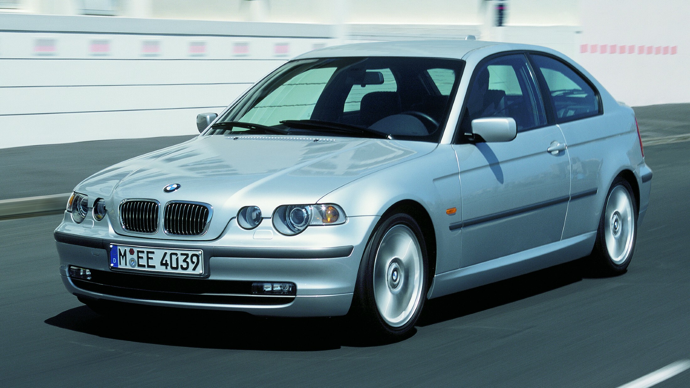 Bizarro BMW 3-Series E46 Compact Lost Itself In A 1940s Retro Maze ...