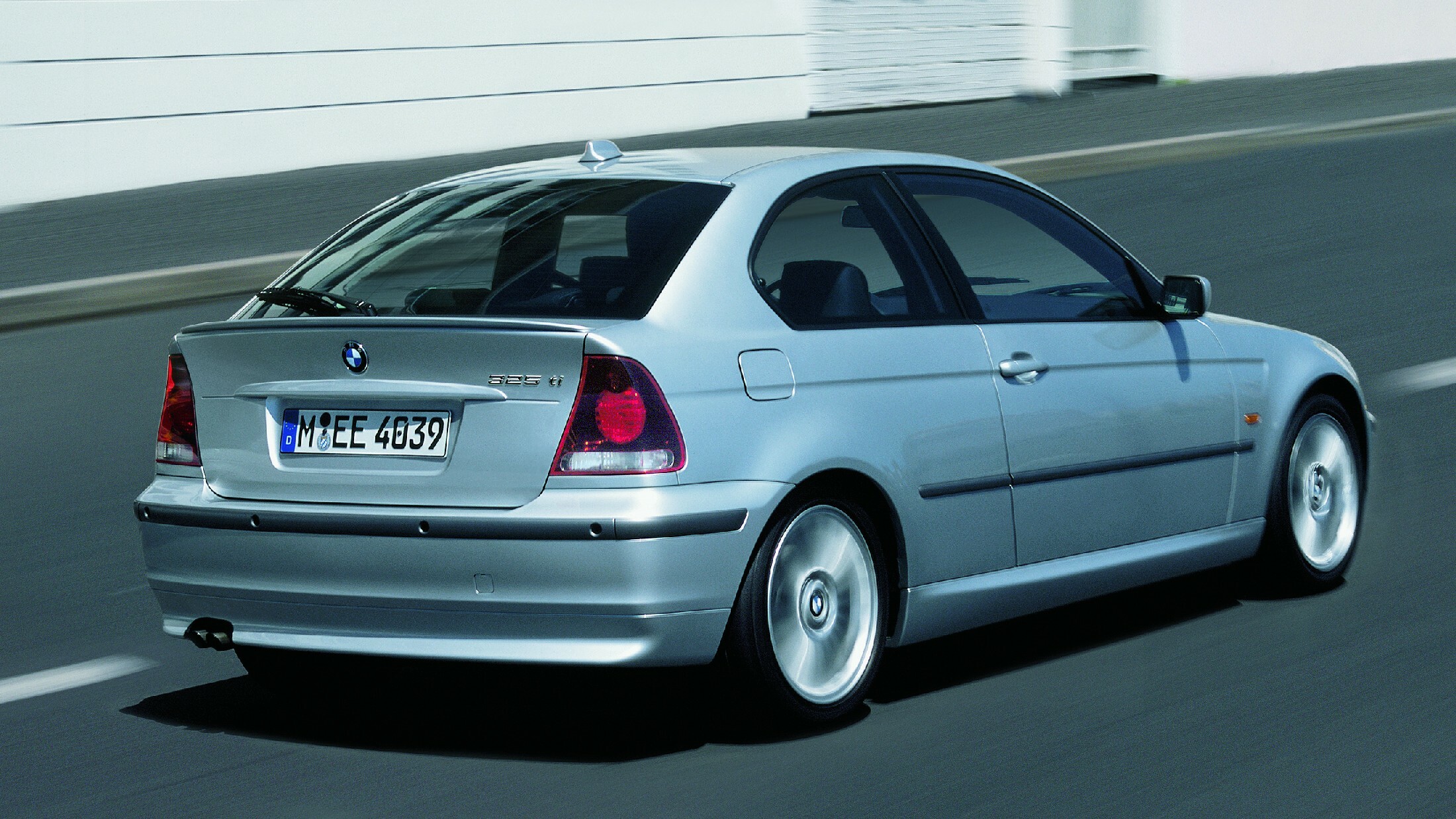 Bizarro BMW 3-Series E46 Compact Lost Itself In A 1940s Retro Maze ...