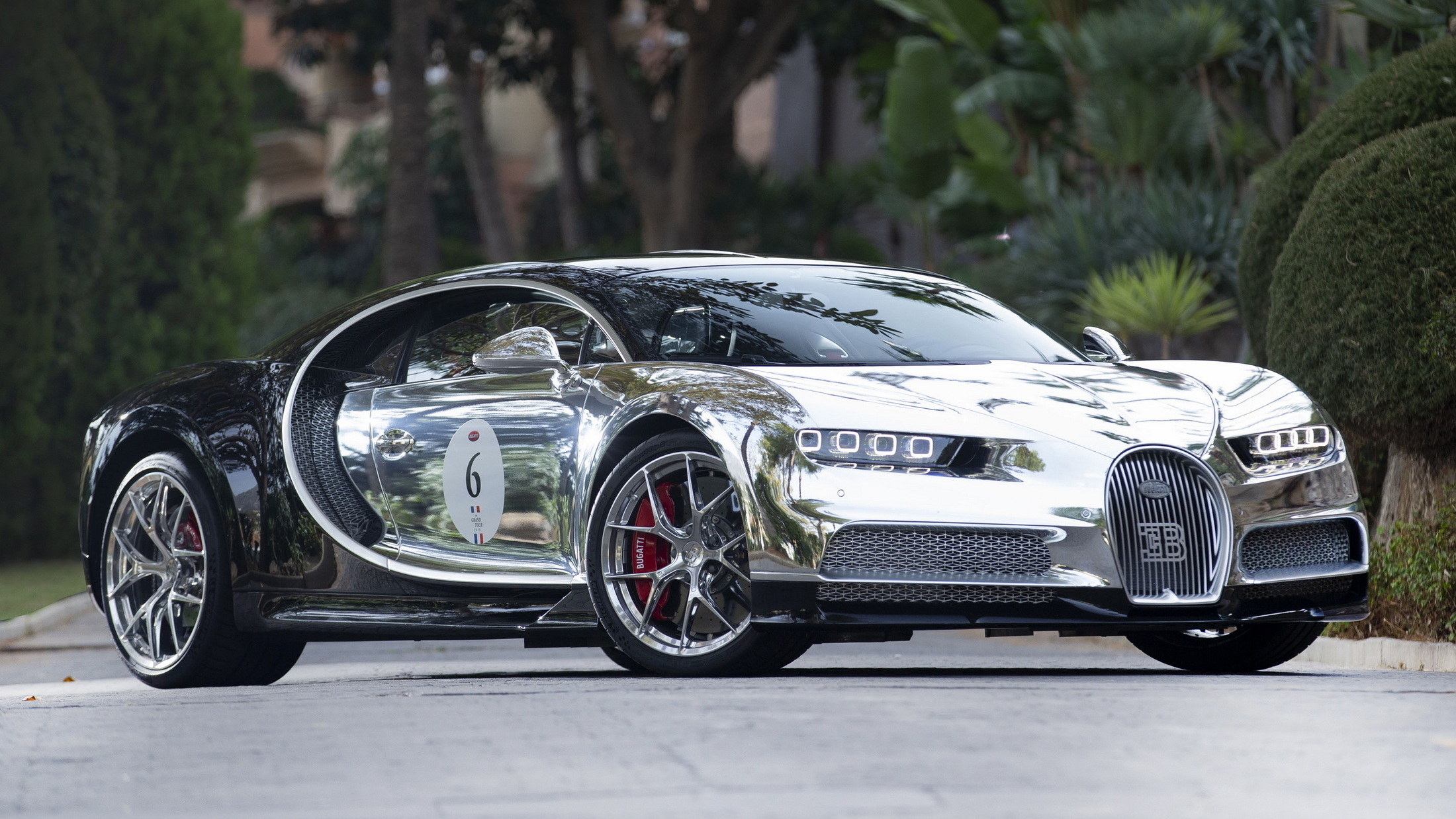 You’ll See Your Reflection In This Bugatti Chiron, Even If You Can’t ...