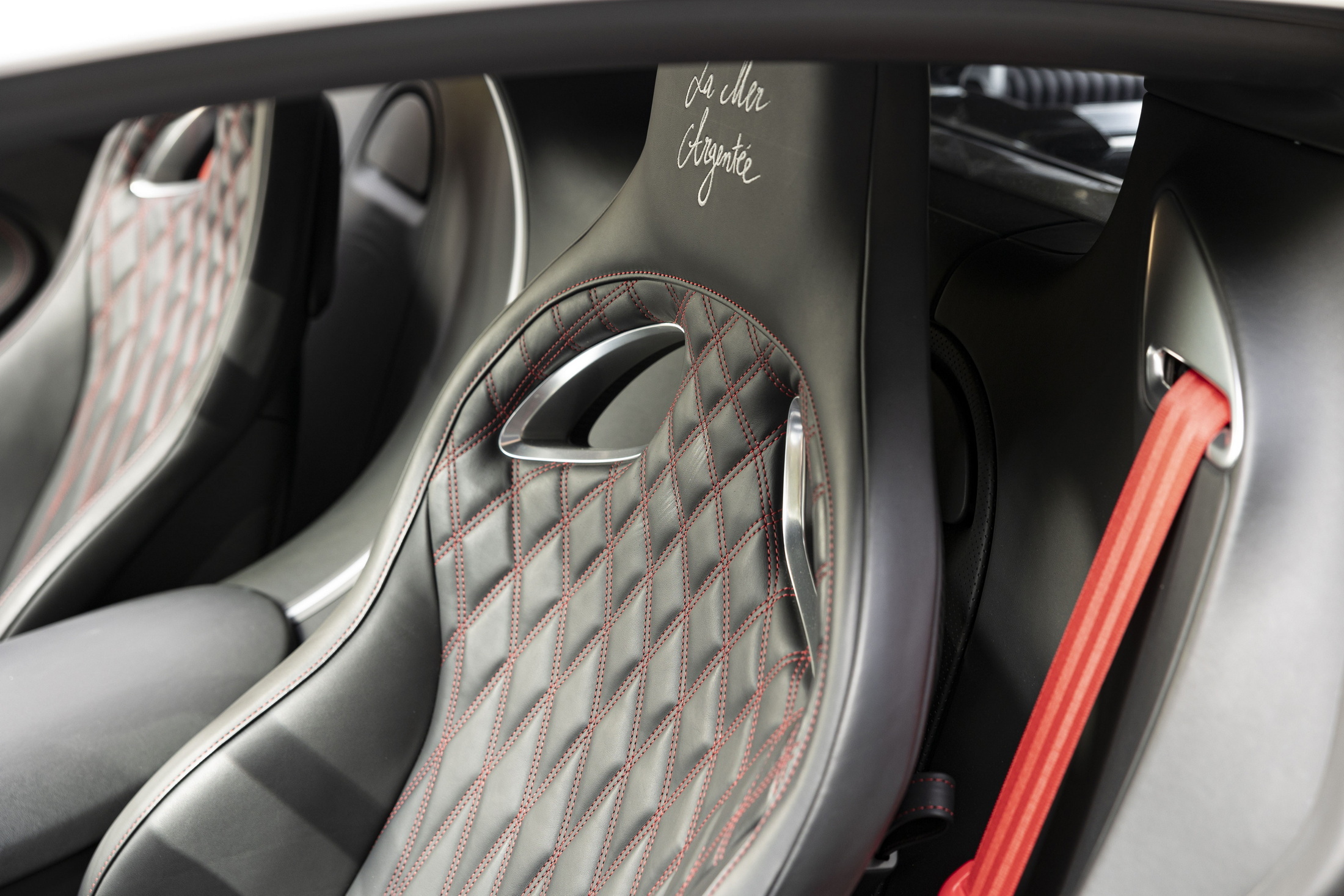 You’ll See Your Reflection In This Bugatti Chiron, Even If You Can’t ...
