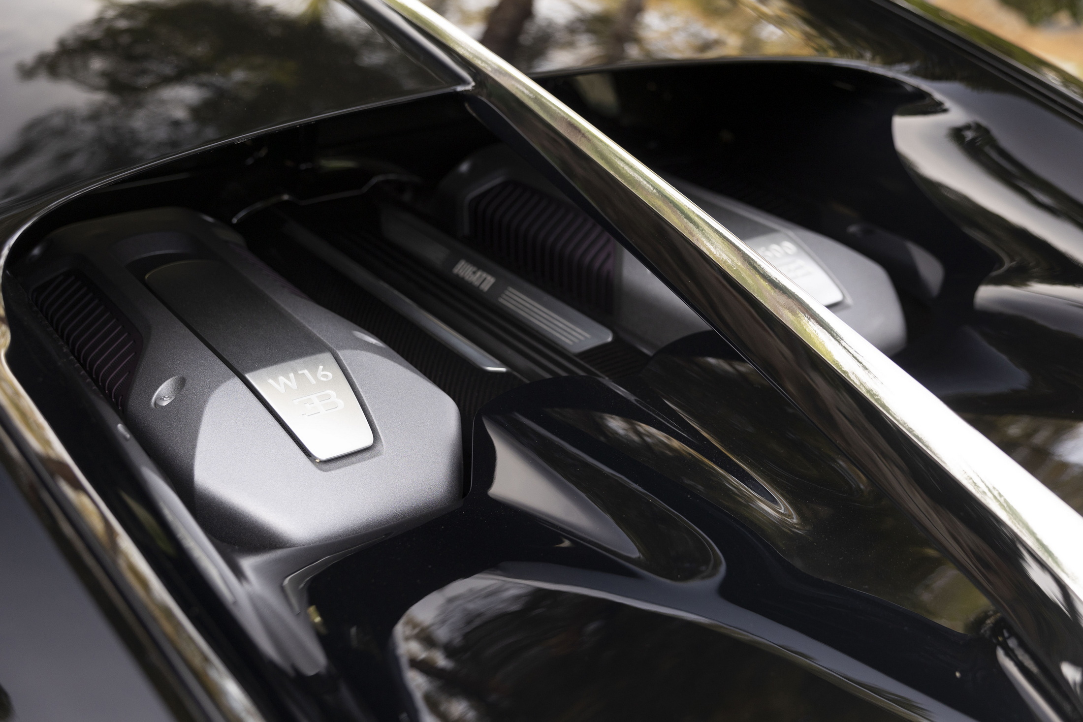 You’ll See Your Reflection In This Bugatti Chiron, Even If You Can’t ...