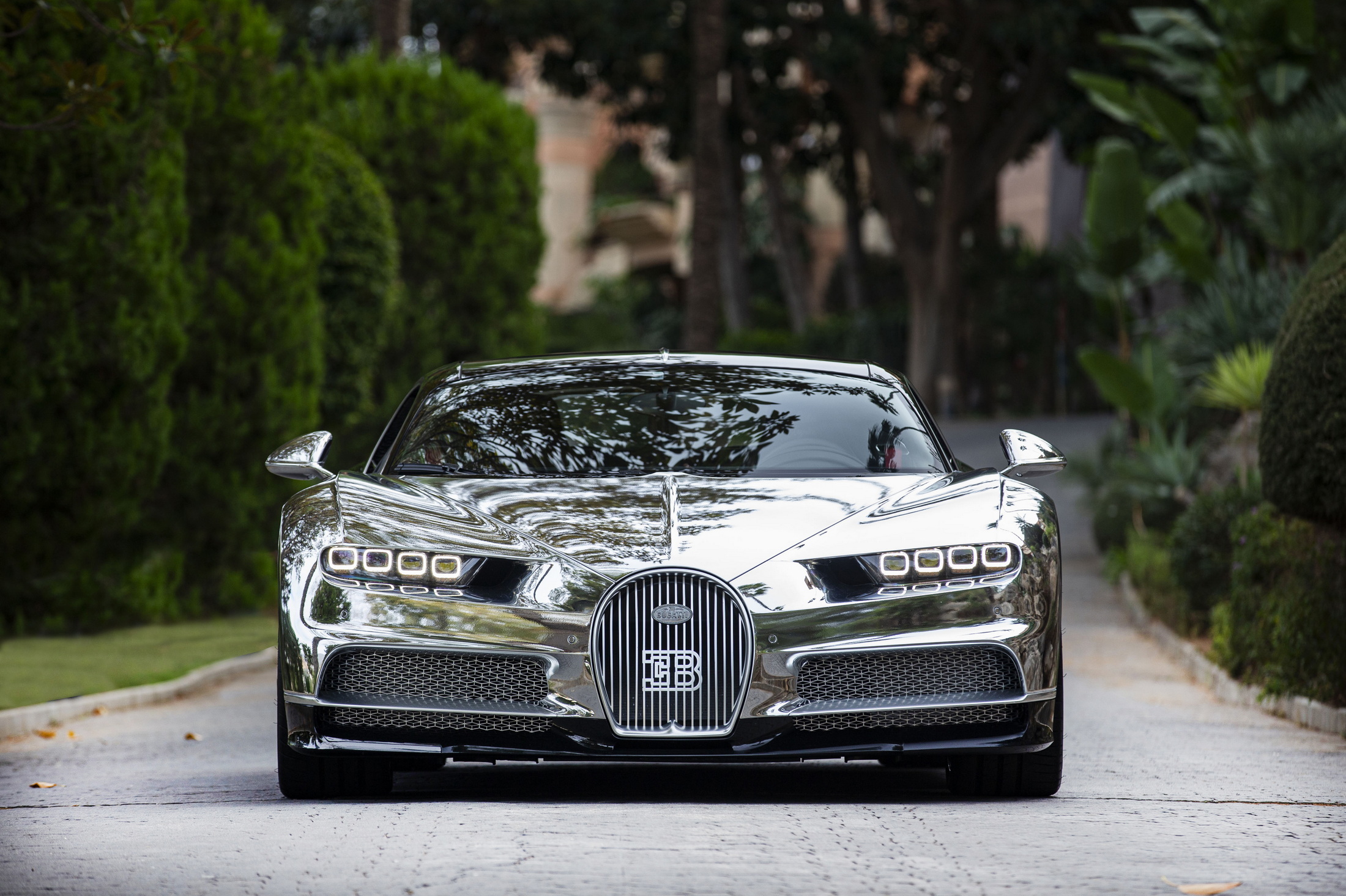 You’ll See Your Reflection In This Bugatti Chiron, Even If You Can’t ...
