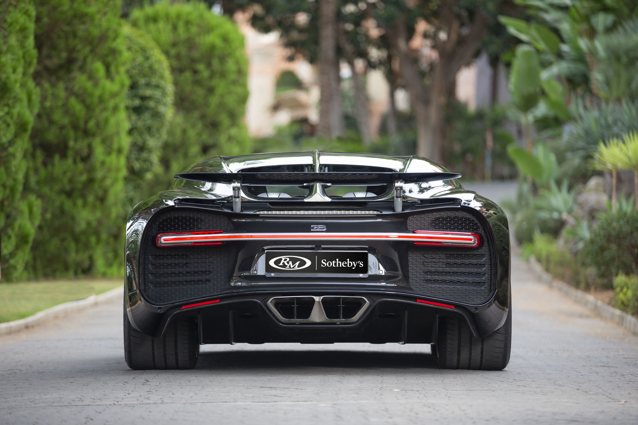 You’ll See Your Reflection In This Bugatti Chiron, Even If You Can’t ...