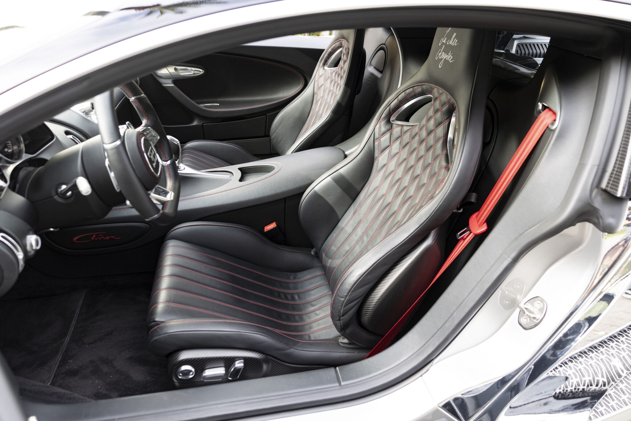 You’ll See Your Reflection In This Bugatti Chiron, Even If You Can’t ...