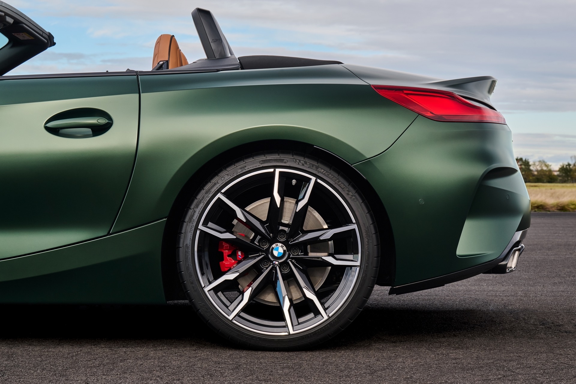 2025 BMW Z4 M40i Finally Gets A Manual Gearbox, But It’ll Cost You ...