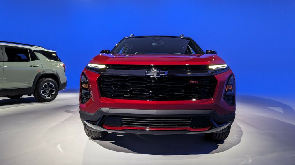 2025 Chevrolet Equinox Has Upscale Standard Equipment, Streamlined ...