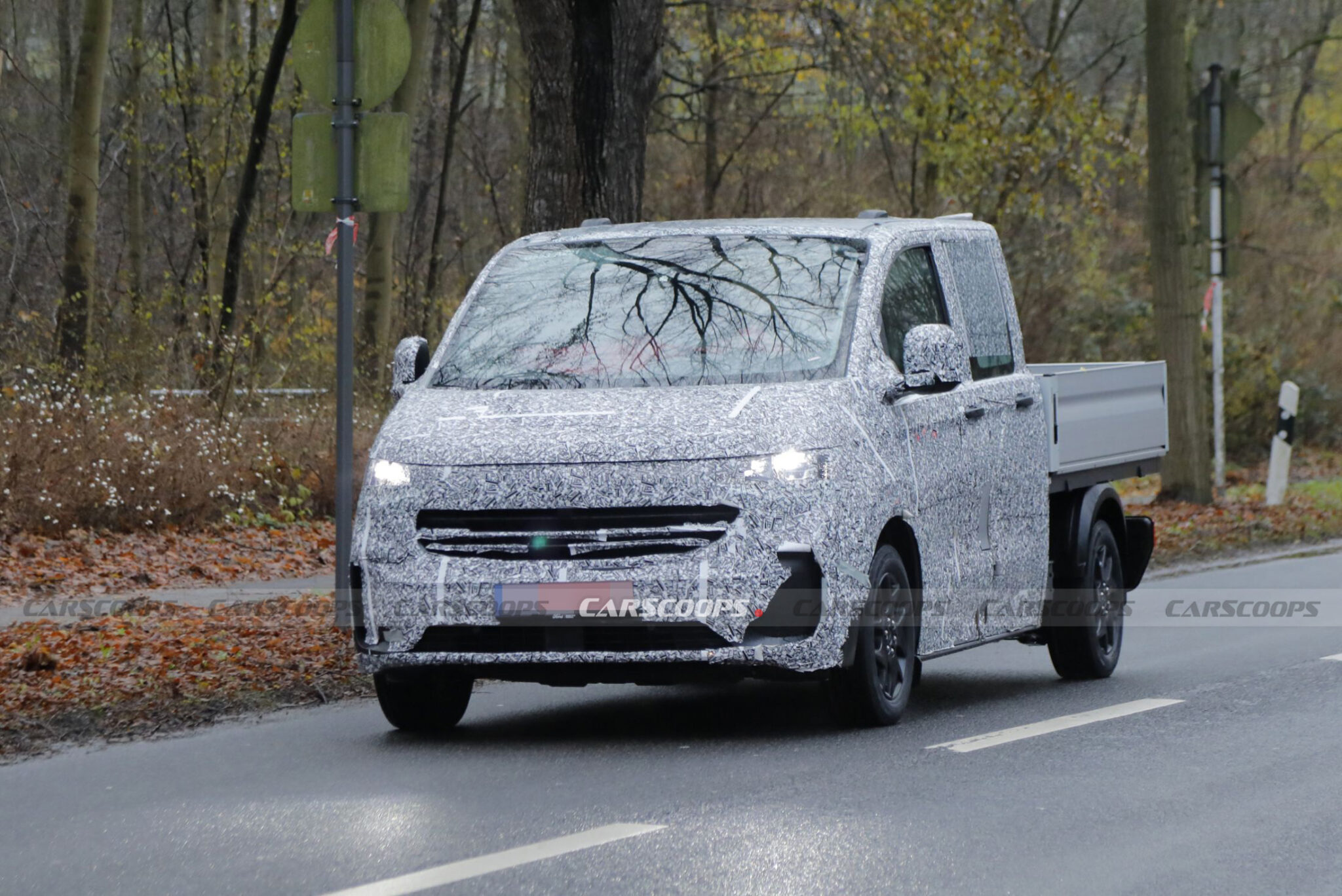 2025 VW Transporter T7 Spied In EV Form With A Double-Cab Flatbed Body ...