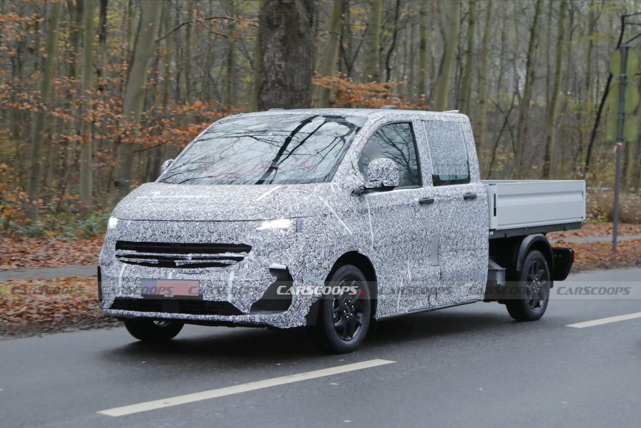 2025 VW Transporter T7 Spied In EV Form With A Double-Cab Flatbed Body ...