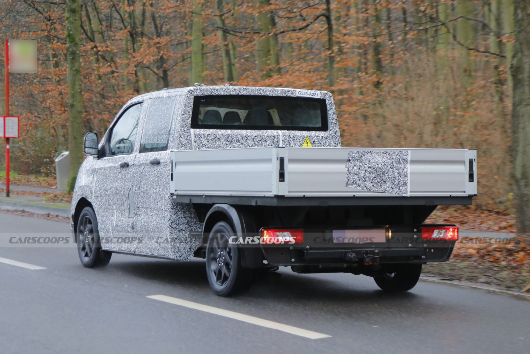 2025 VW Transporter T7 Spied In EV Form With A Double-Cab Flatbed Body ...