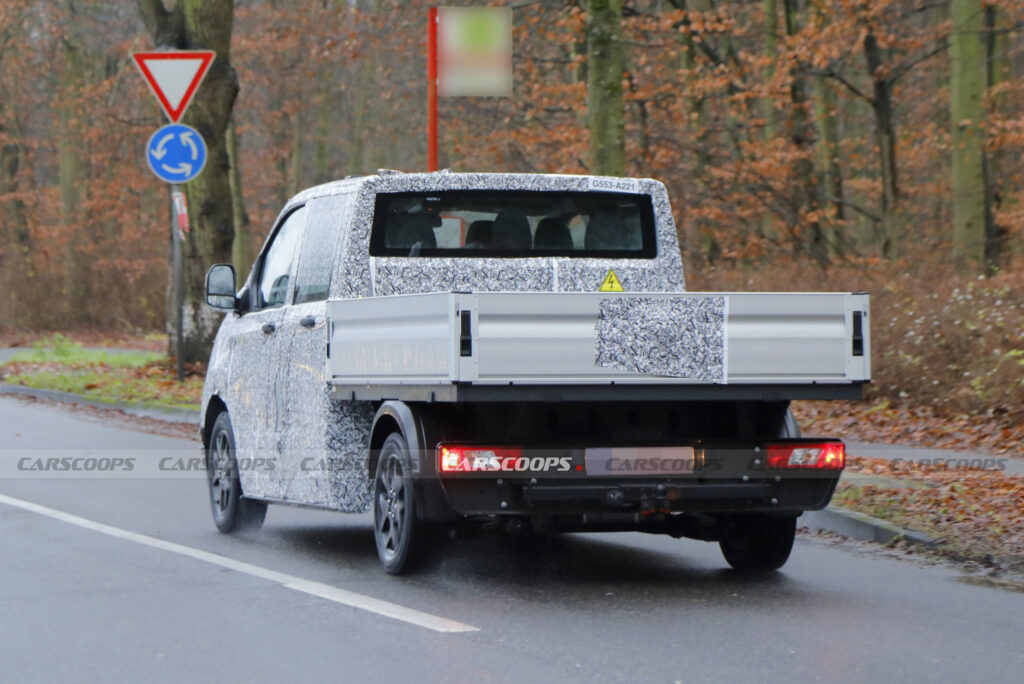 2025 VW Transporter T7 Spied In EV Form With A Double-Cab Flatbed Body ...