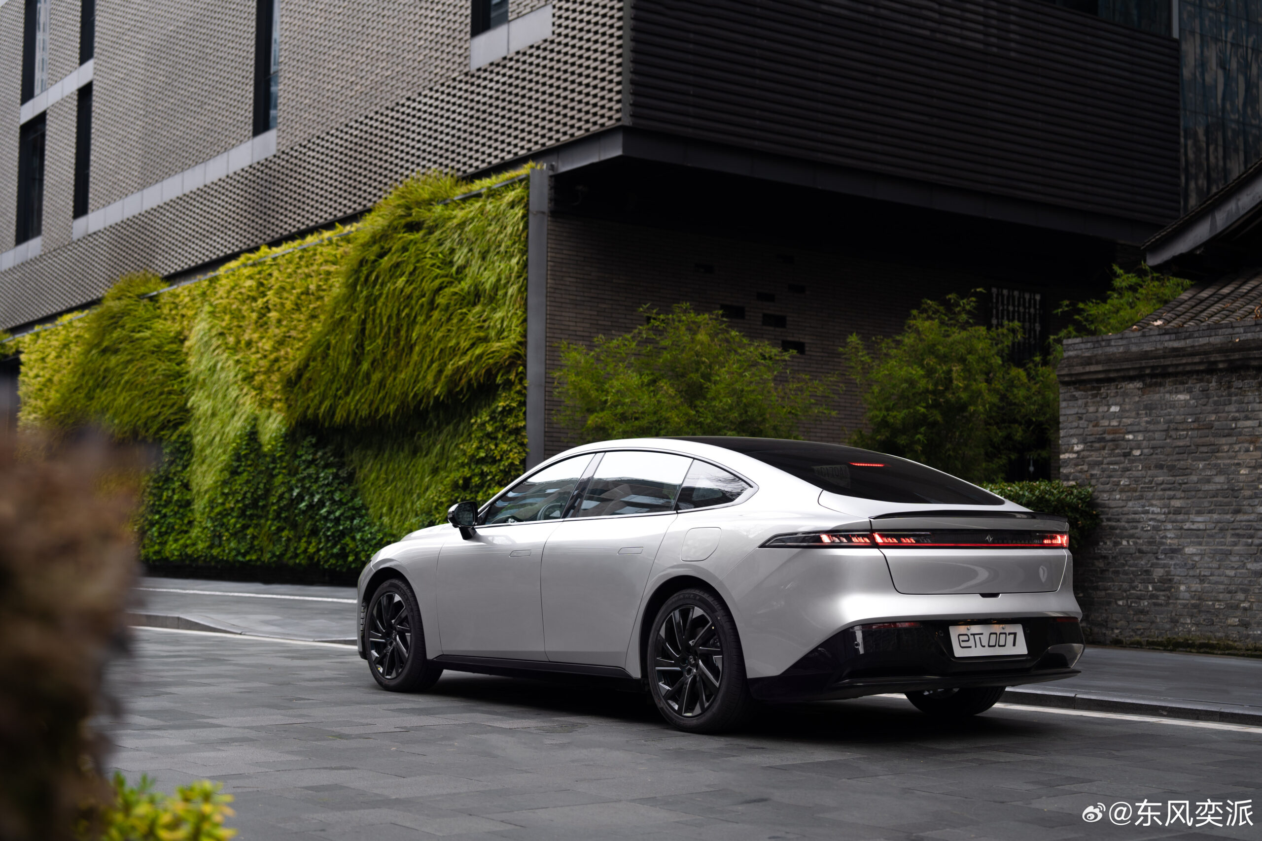 Dongfeng eπ 007 EV Offers Lambo Doors And Up To 536 hp From Just ...