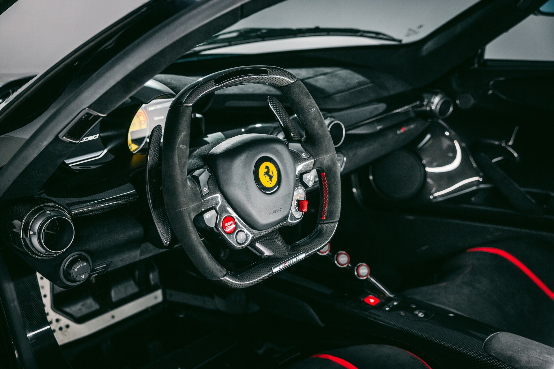 2024 Ferrari Laferrari Innenraum