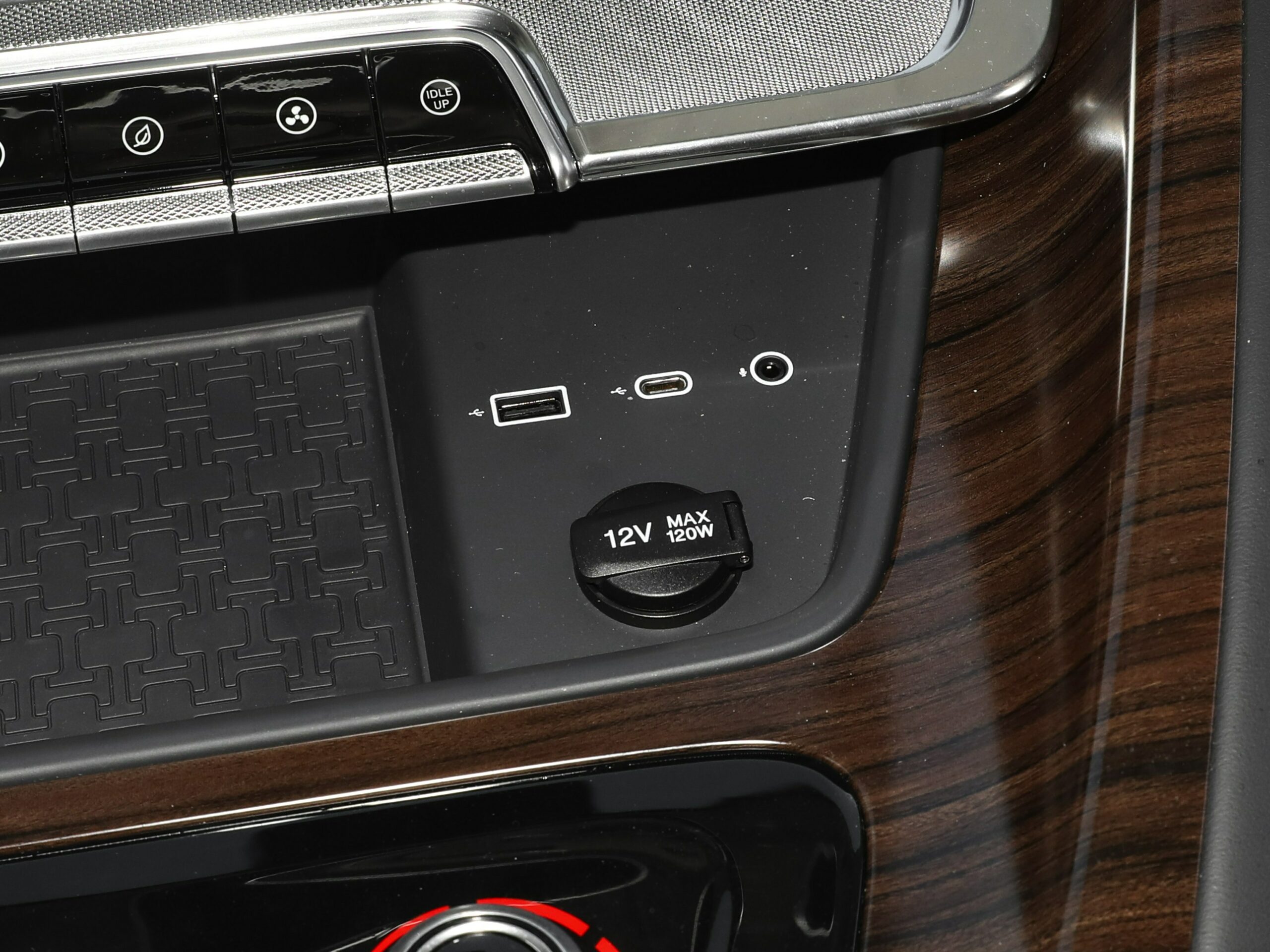 Hongqi’s New Guoyue Bus Can Carry Up To 23 People In Luxury | Carscoops