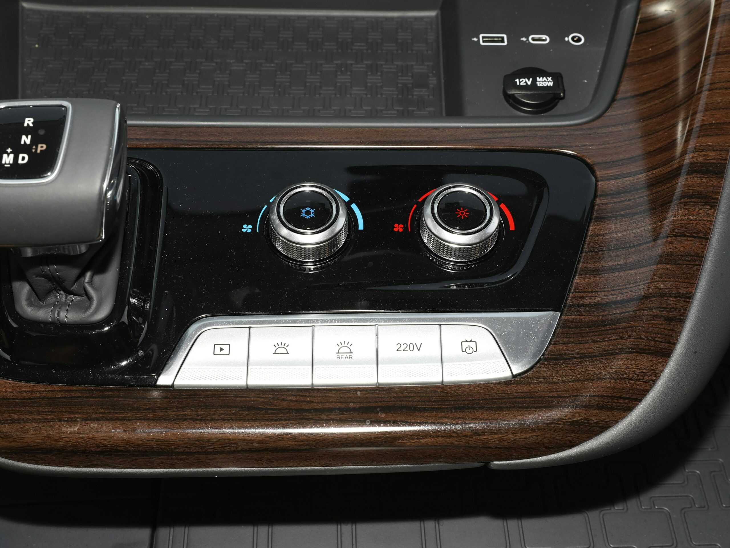 Hongqi’s New Guoyue Bus Can Carry Up To 23 People In Luxury | Carscoops