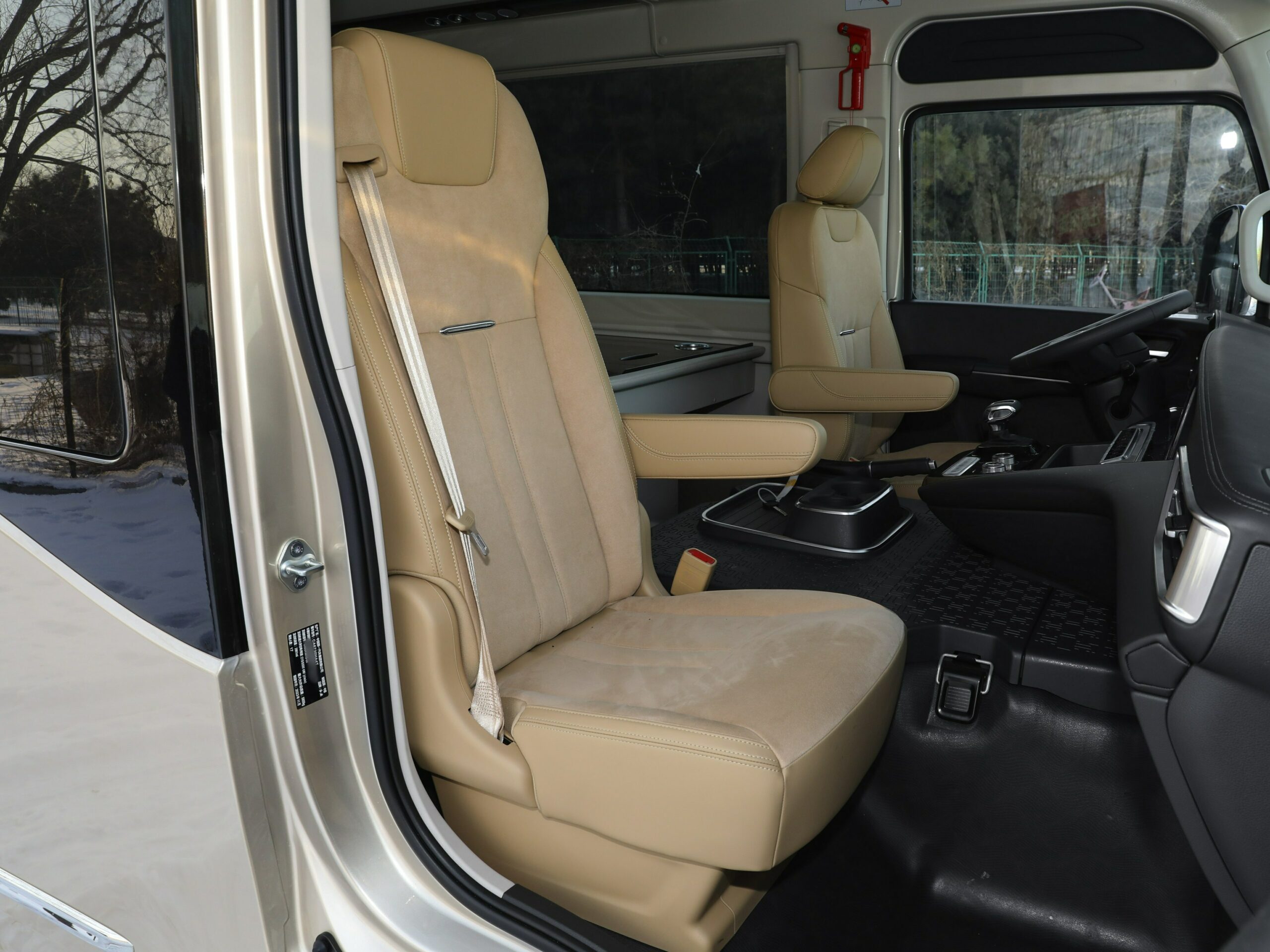 Hongqi’s New Guoyue Bus Can Carry Up To 23 People In Luxury | Carscoops