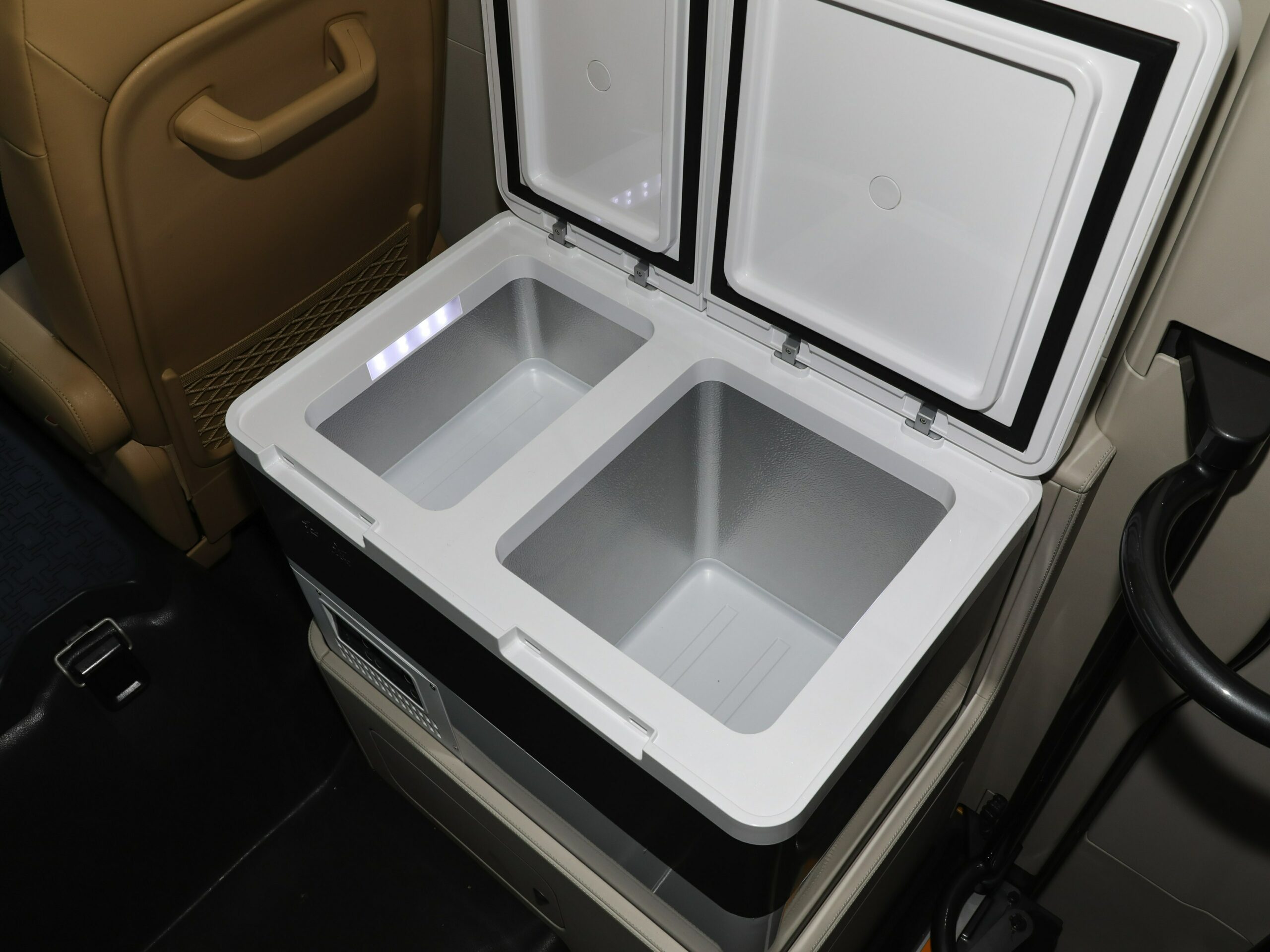 Hongqi’s New Guoyue Bus Can Carry Up To 23 People In Luxury | Carscoops