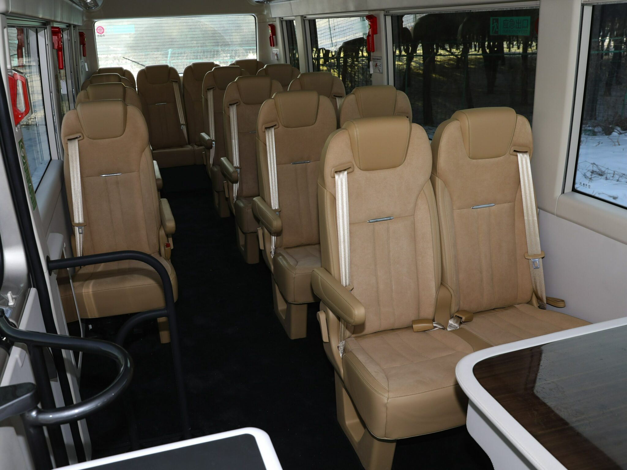 Hongqi’s New Guoyue Bus Can Carry Up To 23 People In Luxury | Carscoops