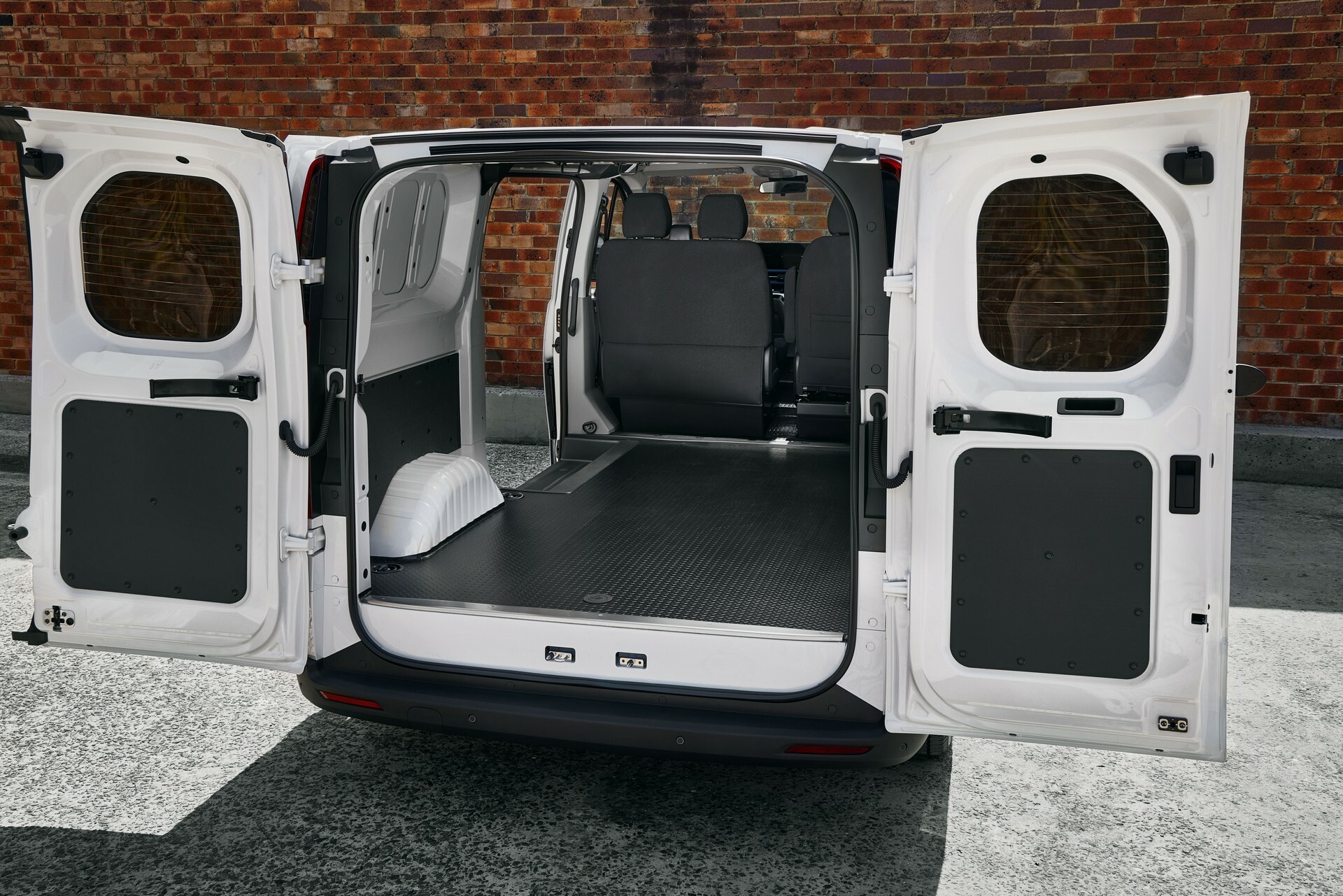 LDV eDeliver7 Electric Van Comes To Rival The Ford E-Transit Custom In ...