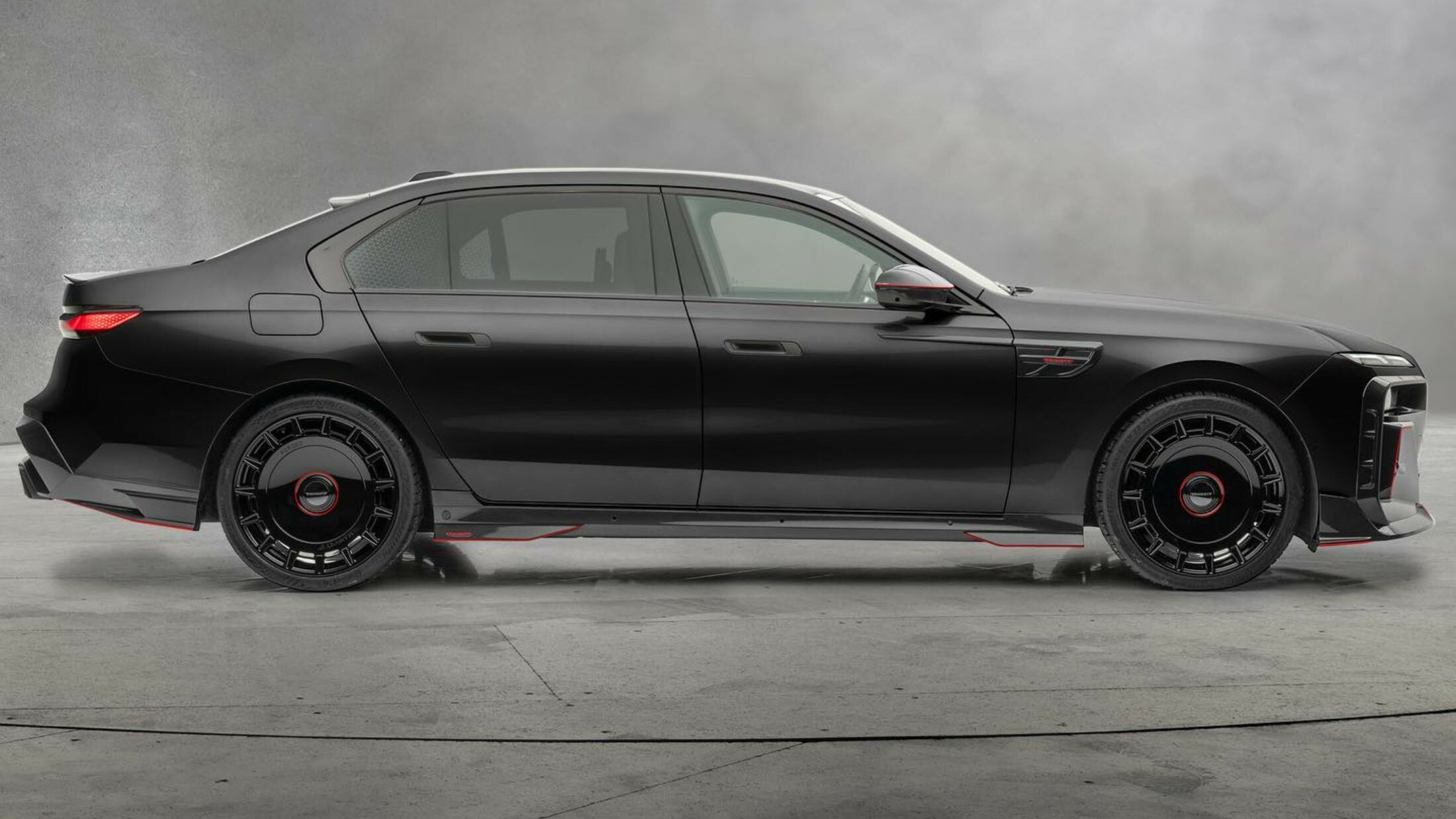 Mansory Adds Supercar Spice To The BMW 7-Series With Carbon Fiber ...