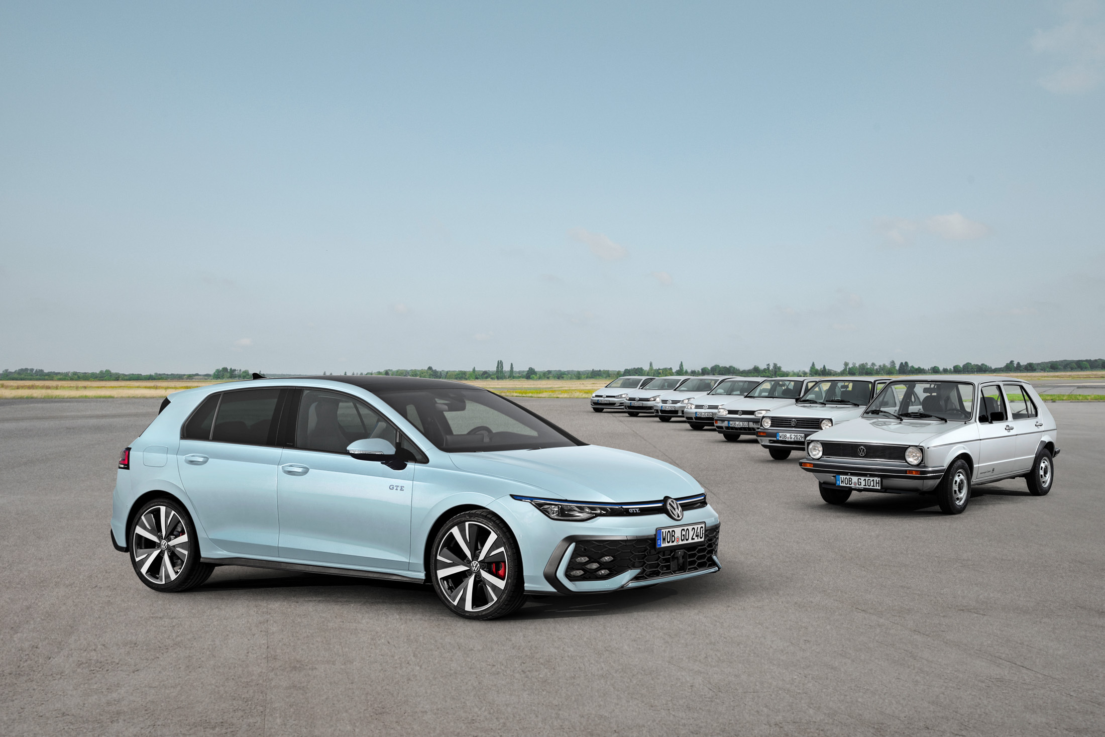 Final ICE VW Golf Debuts With Buttons, More Power And Massive PHEV ...