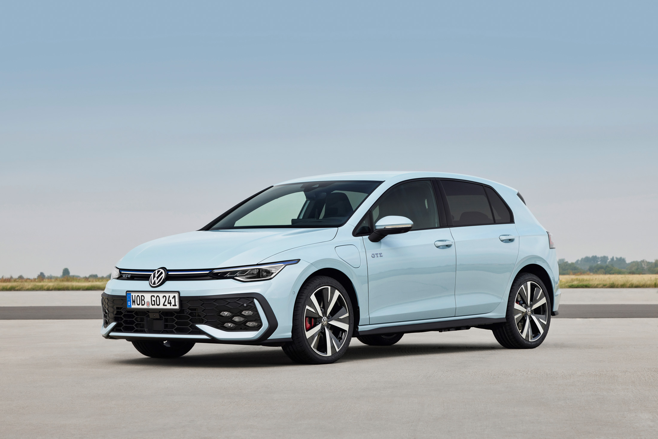 Final ICE VW Golf Debuts With Buttons, More Power And Massive PHEV ...